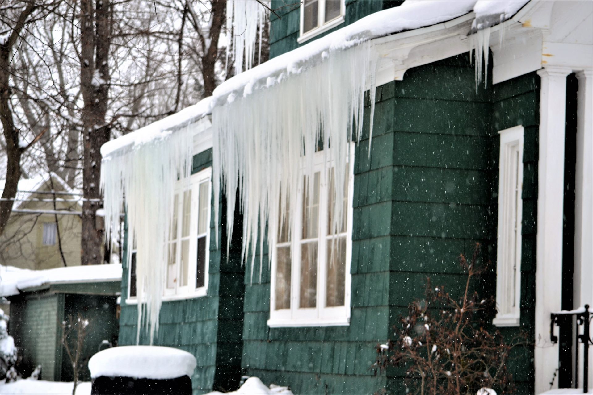 Ice Dam Removal CT Causes Fixes & When to Call the Pros