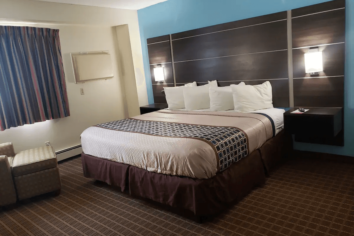 Gallery of our Stillwater Inn & Suites Hotel near Downtown