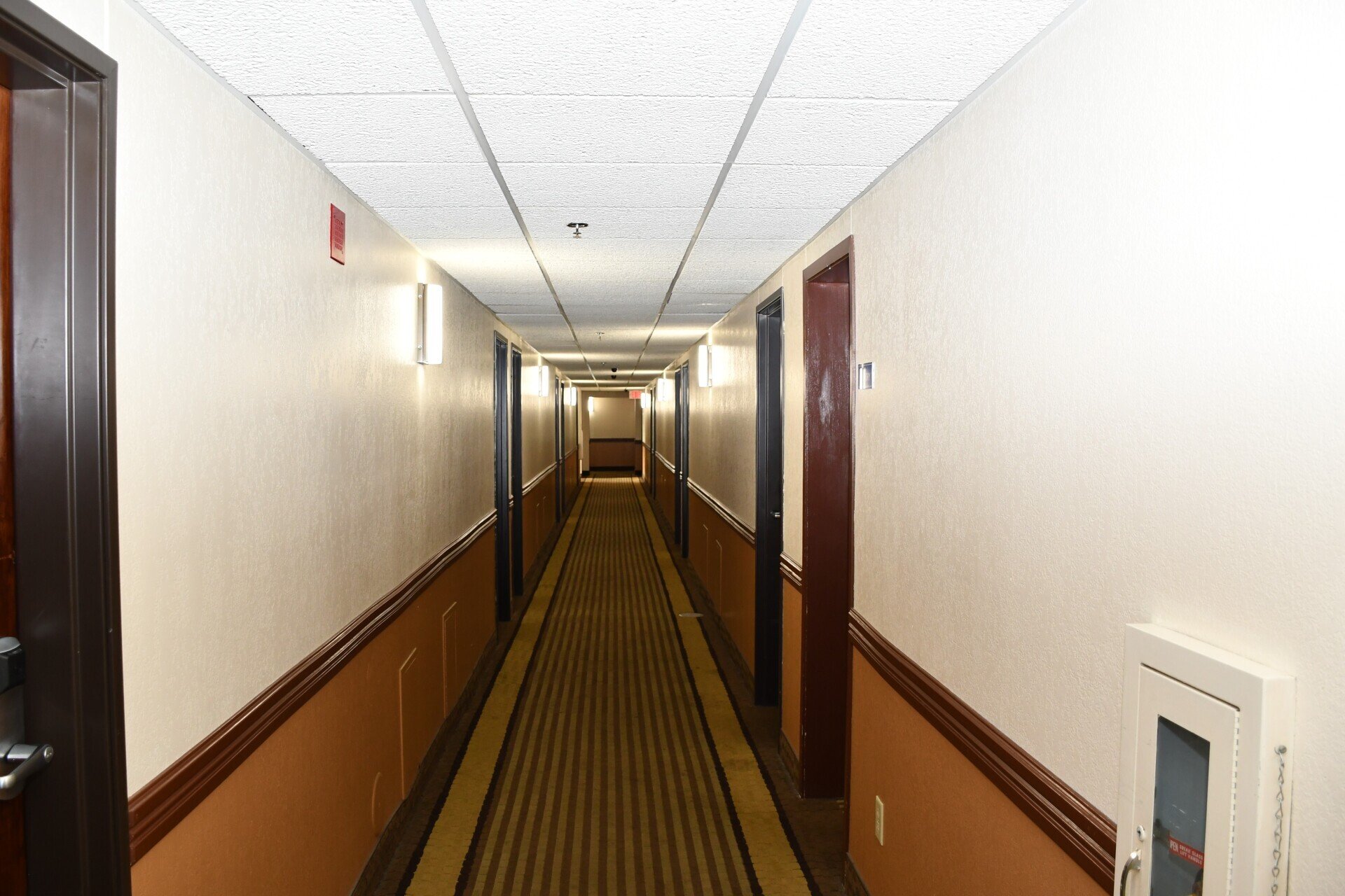 Gallery of our Stillwater Inn & Suites Hotel near Downtown