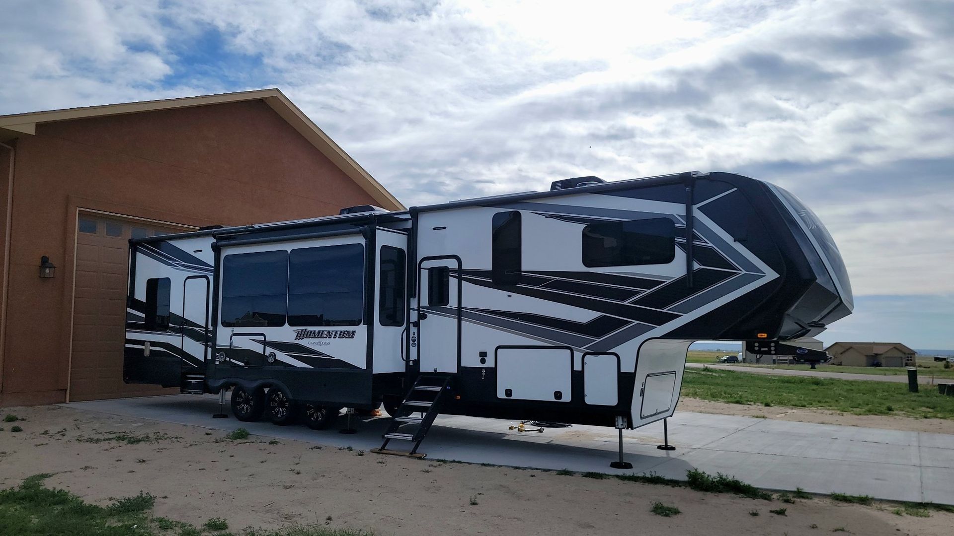 RV Off Grid Solar Specialists