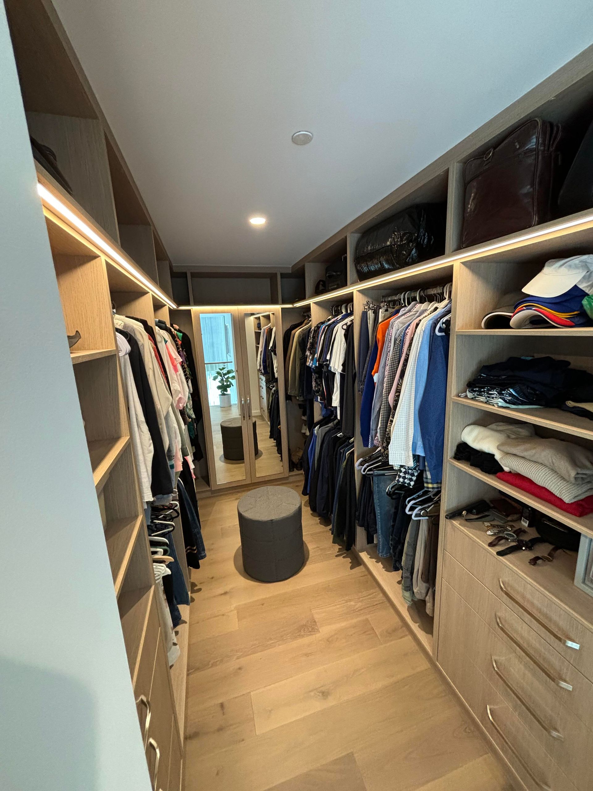 Walk-In Wardrobes & Walk In Robe Fit Outs Perth | Uzit