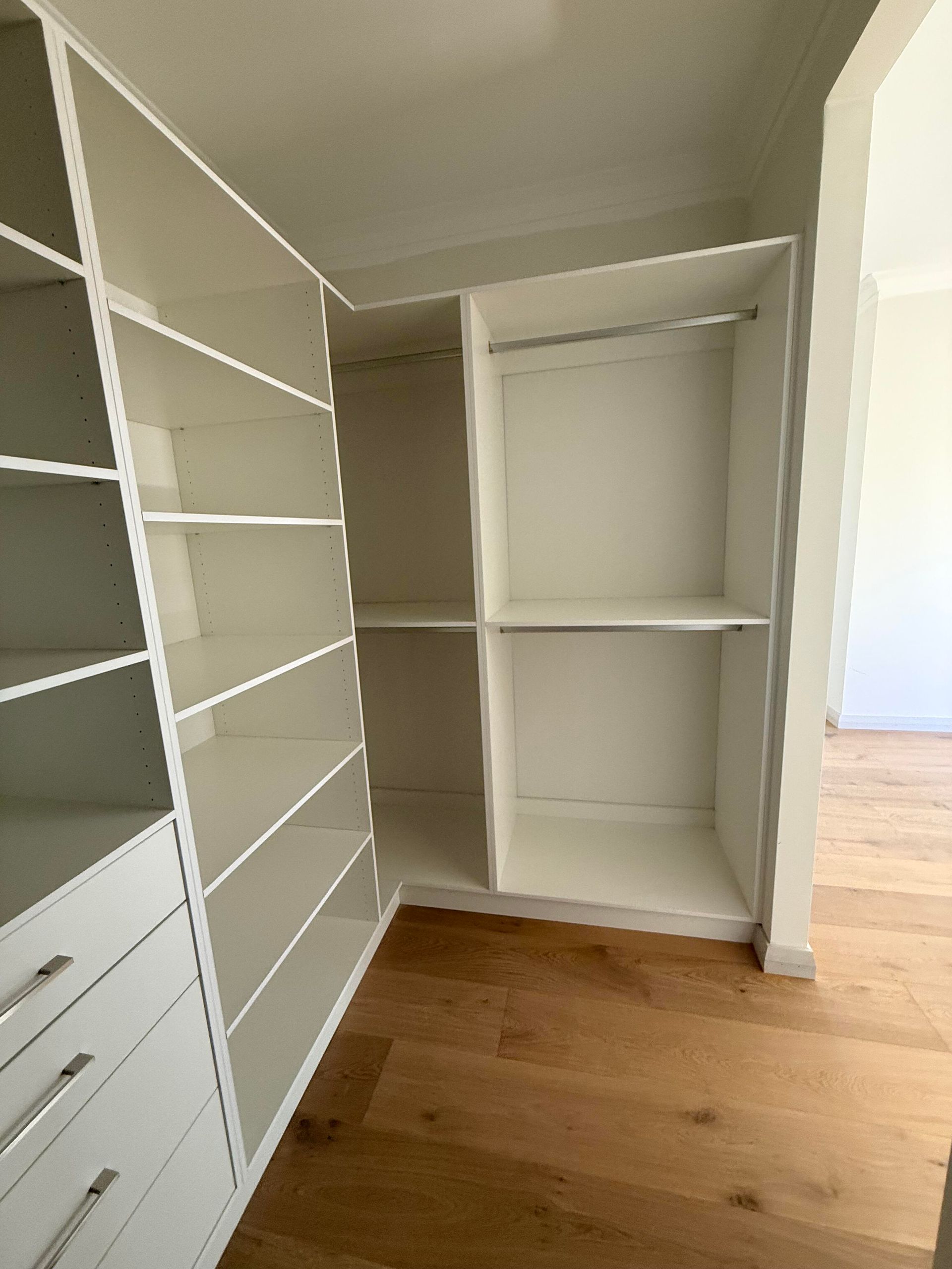 Walk-In Wardrobes & Walk In Robe Fit Outs Perth | Uzit