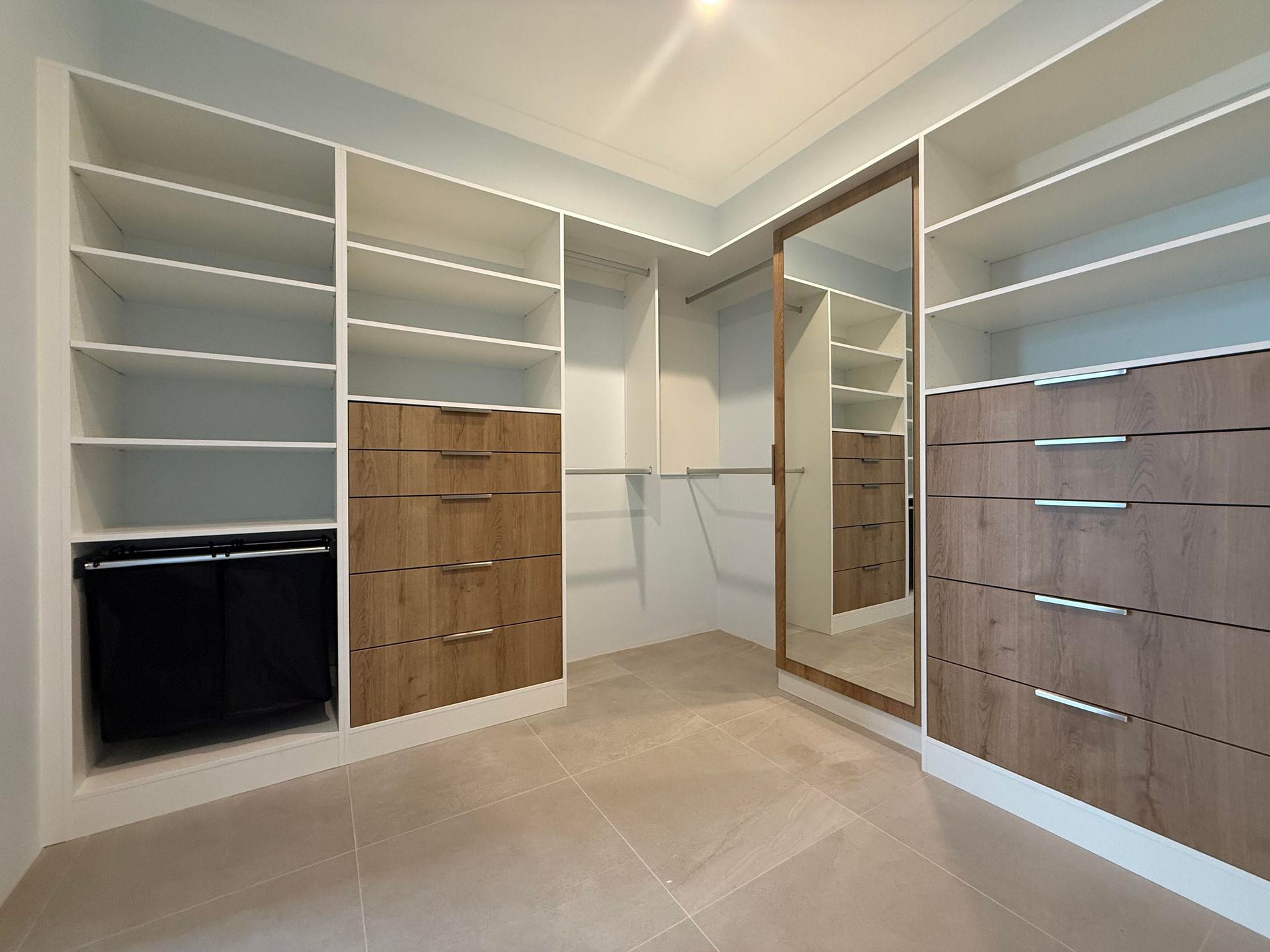 Walk-In Wardrobes & Walk In Robe Fit Outs Perth | Uzit