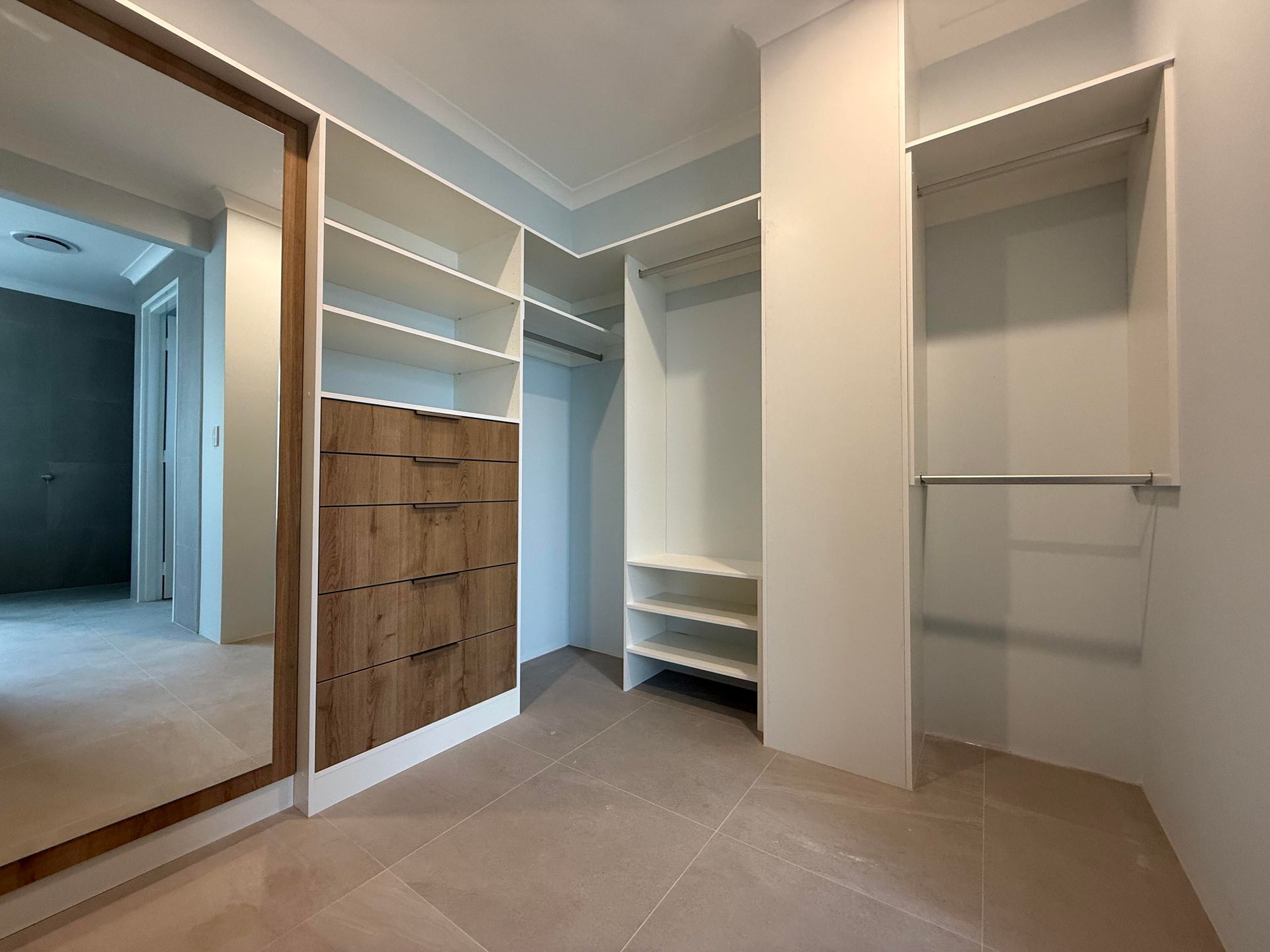 Walk-In Wardrobes & Walk In Robe Fit Outs Perth | Uzit