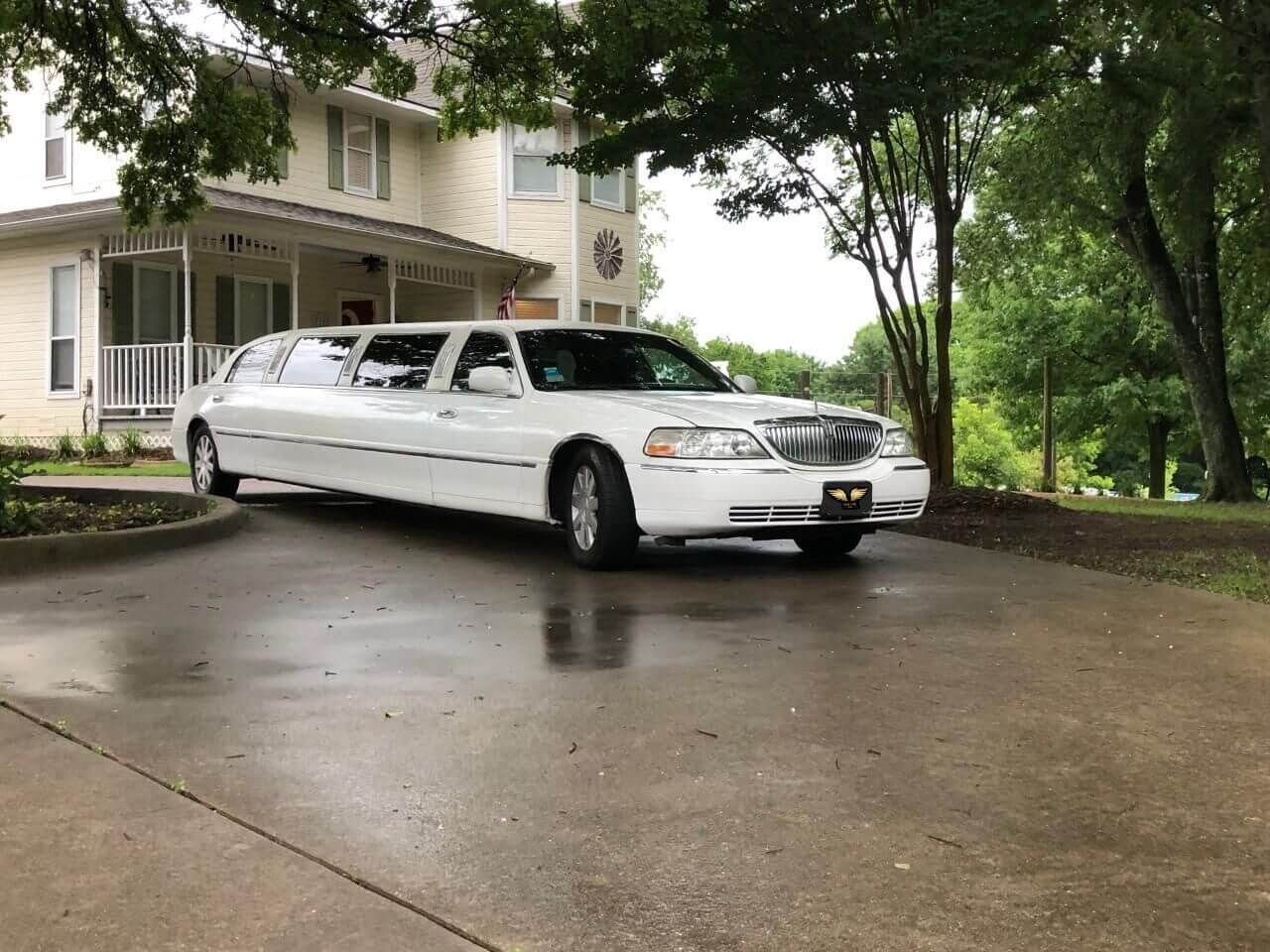 White Lincoln Town Car Limo Service | AAA Limousine