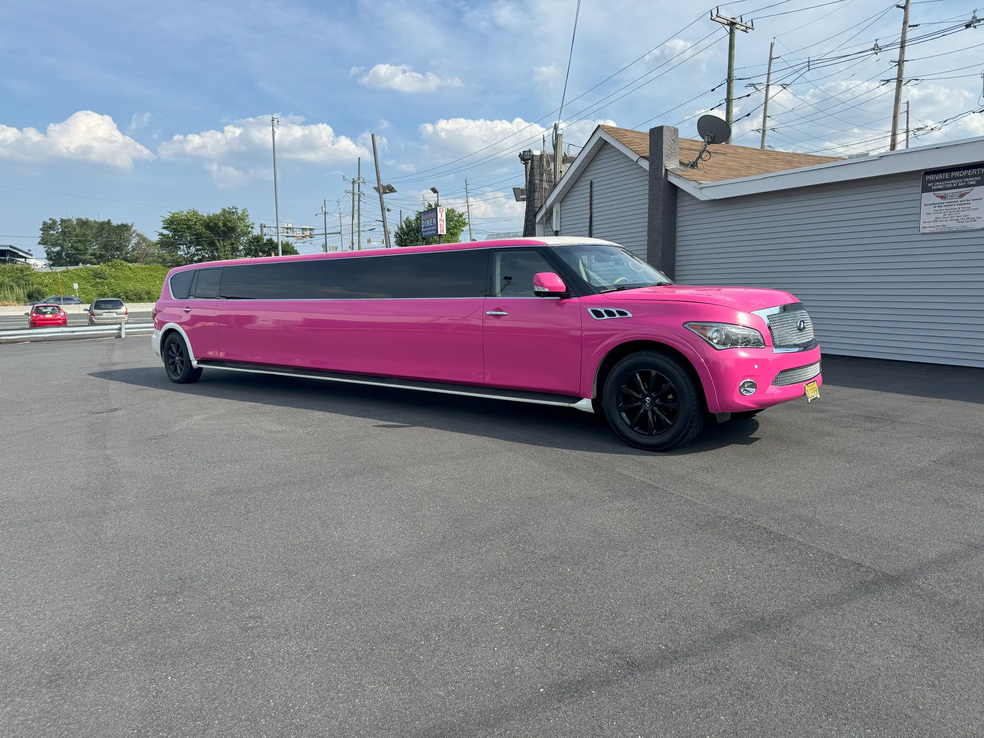 Infiniti QX Limo | Danaro Limousines