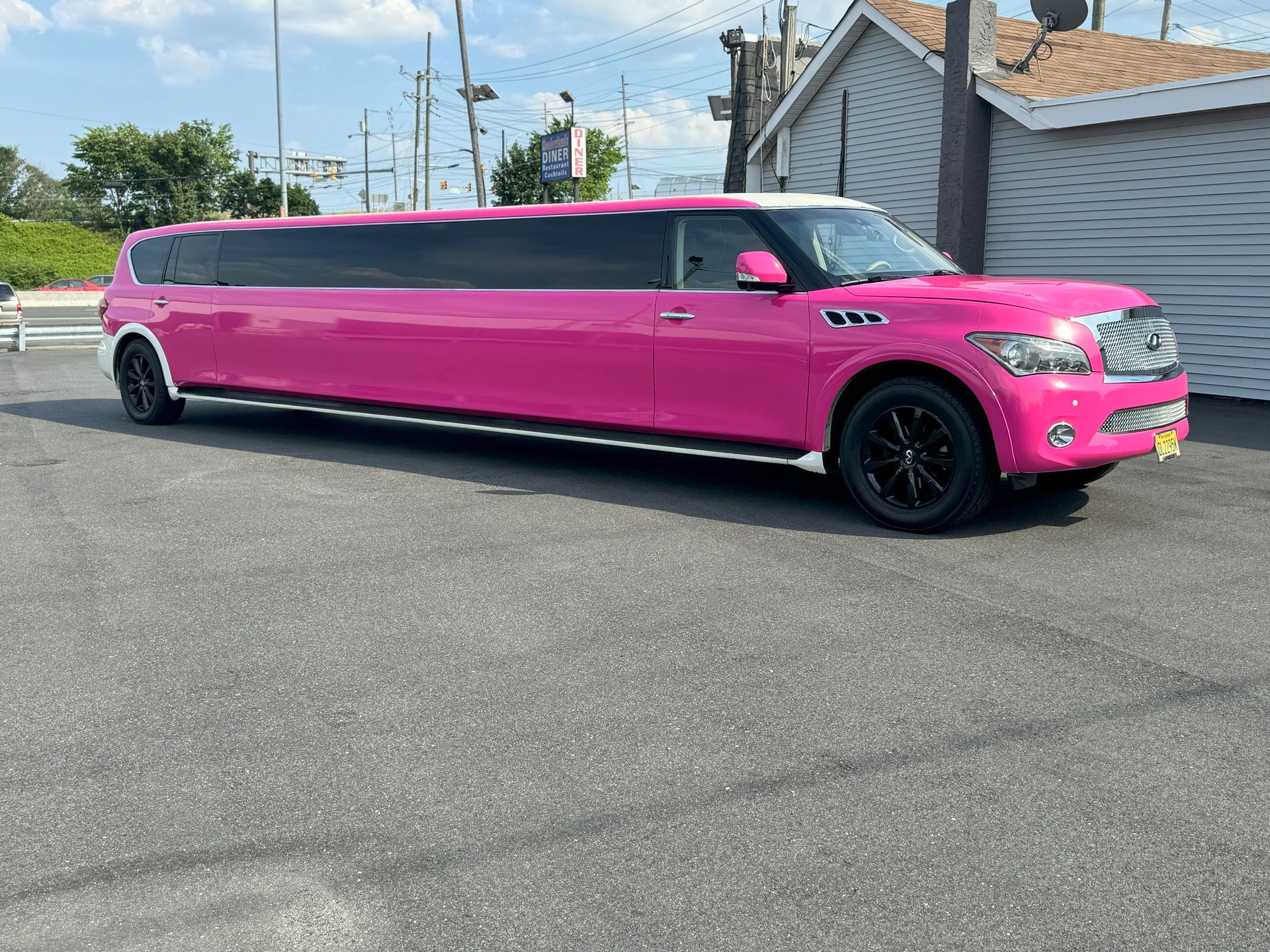 Infiniti QX Limo | Danaro Limousines