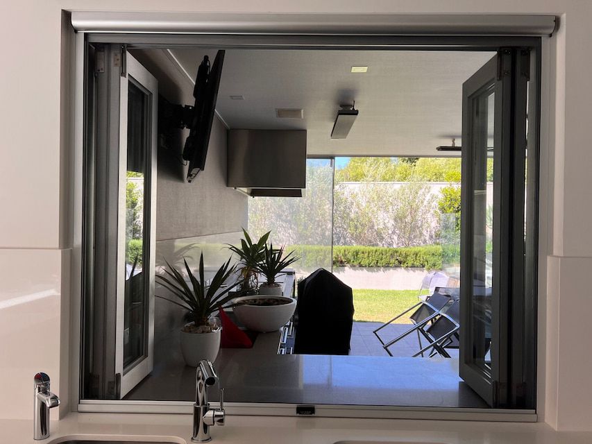 Fly Screens Melbourne | Retractable Fly Screens | RetractAscreen