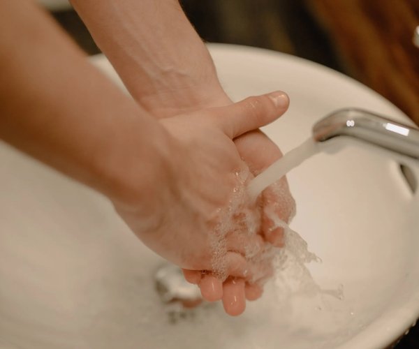 Benefits of Touchless Faucet Installation | Mains Plumbers