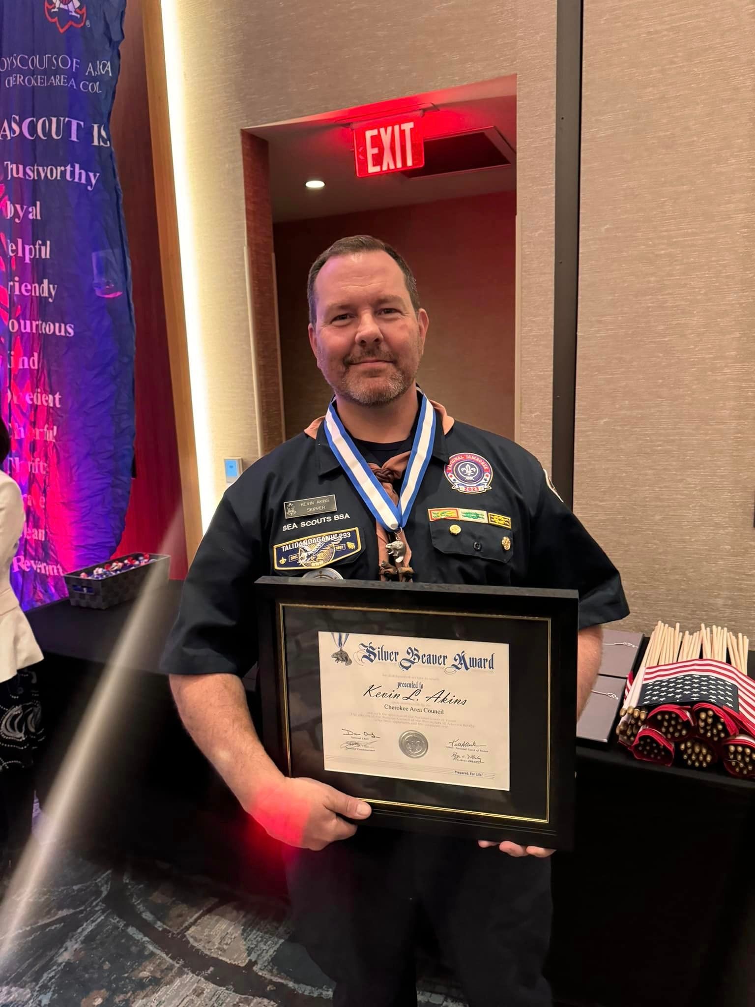 Chattanooga Police officer receives Silver Beaver Award from BSA