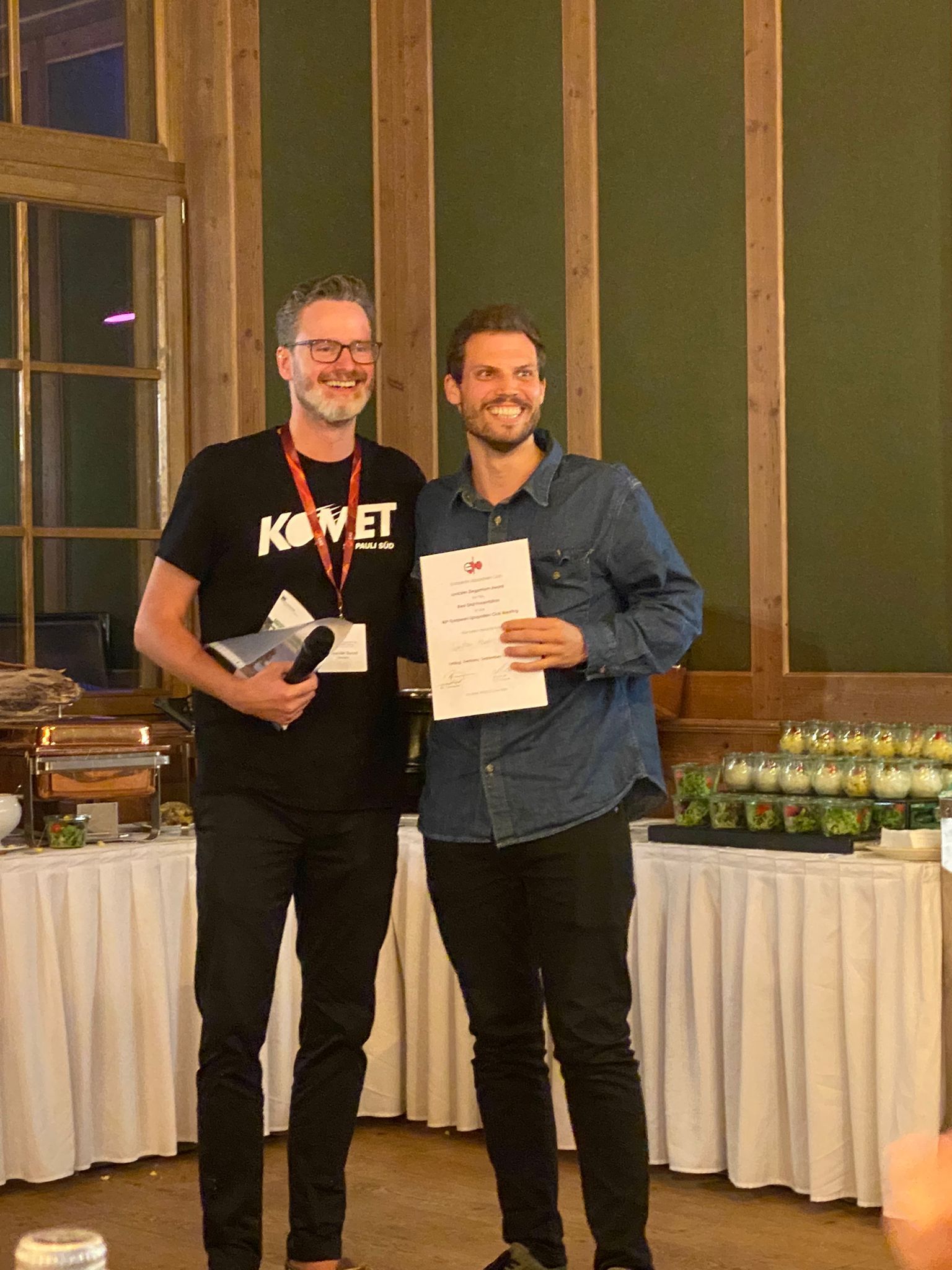 Best oral presentation award for Sebastian Hendrix!