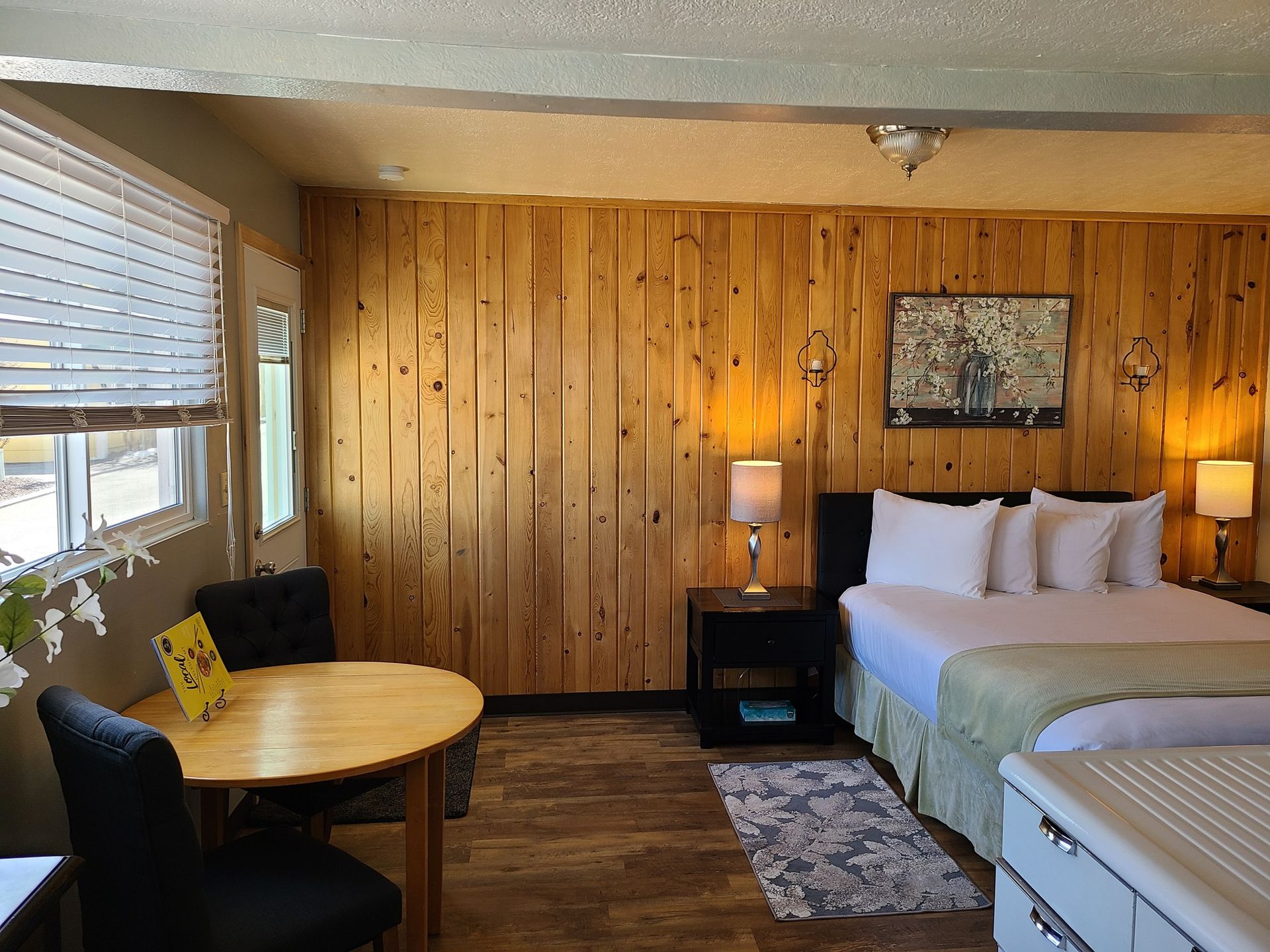 Uniquely Themed Cabins & Suites in Helena, MT