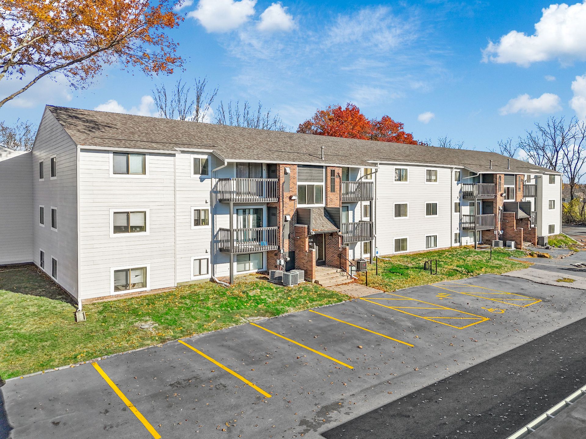 Photo Gallery | Apartments in Moline | Rock Ridge Commons