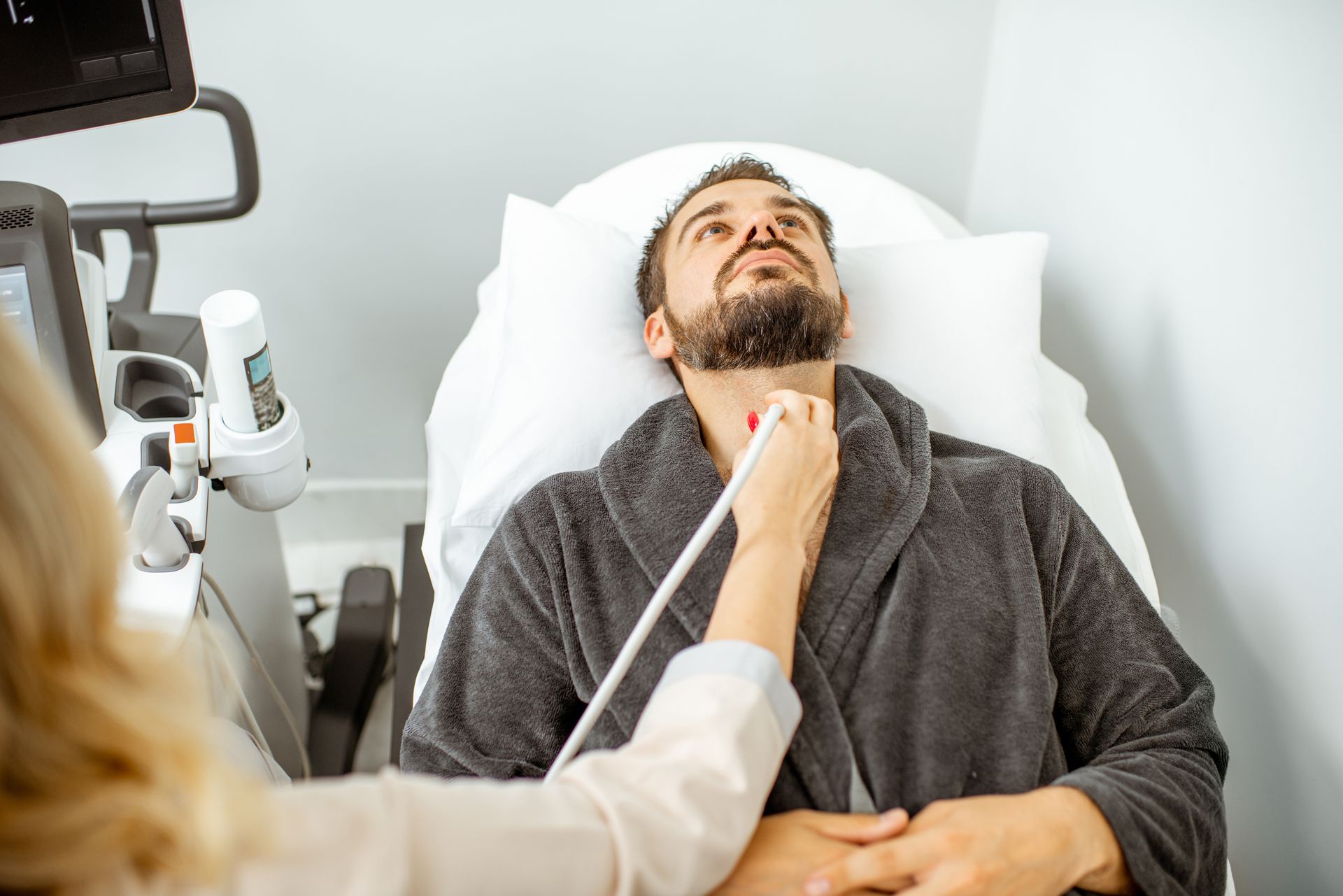 O que pode ser um caroço no pescoço? Devo me preocupar?