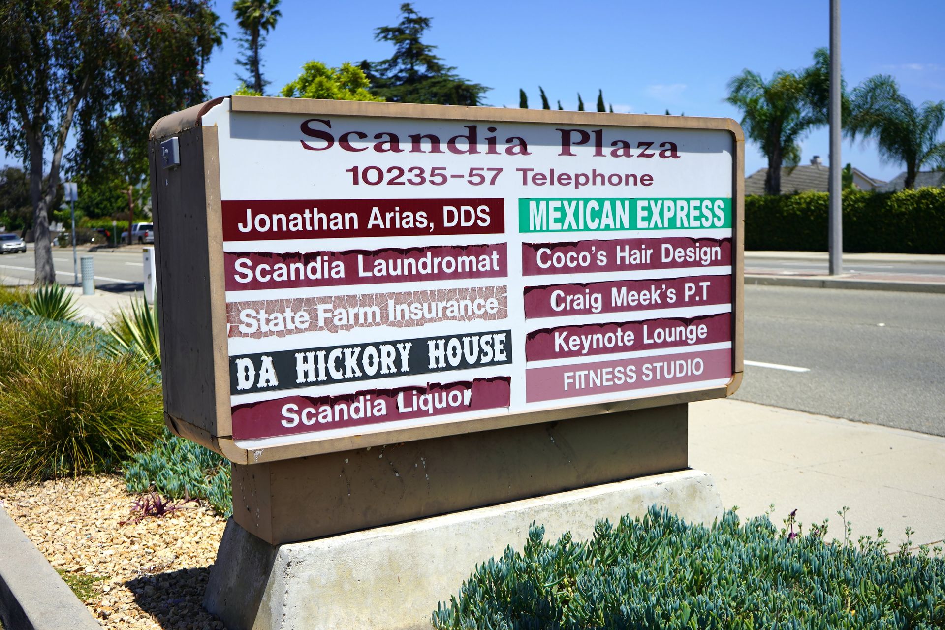 About Jonathan Arias DDS