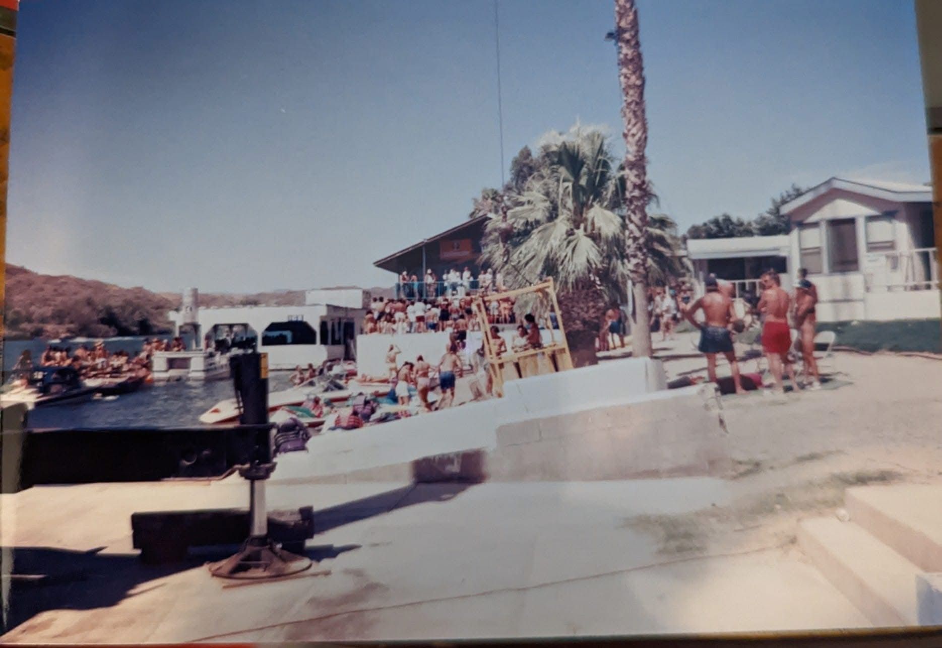 About | Roadrunner Resort & Floating Dock Bar | Parker, AZ