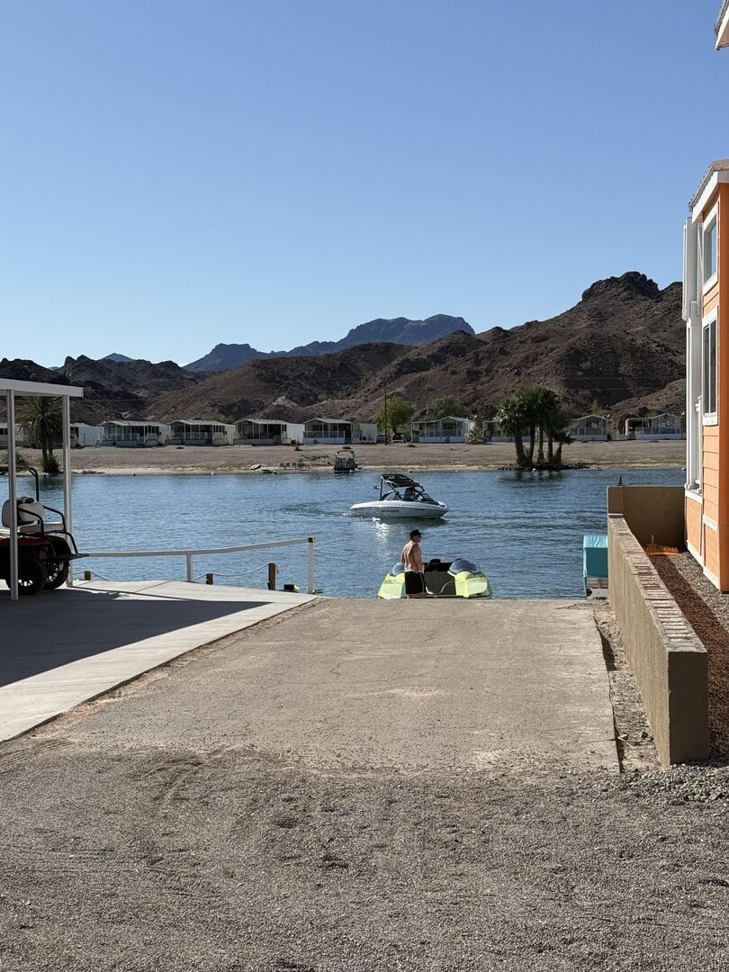 Retreat Bungalows | Roadrunner Resort & Floating Dock Bar | Parker, AZ