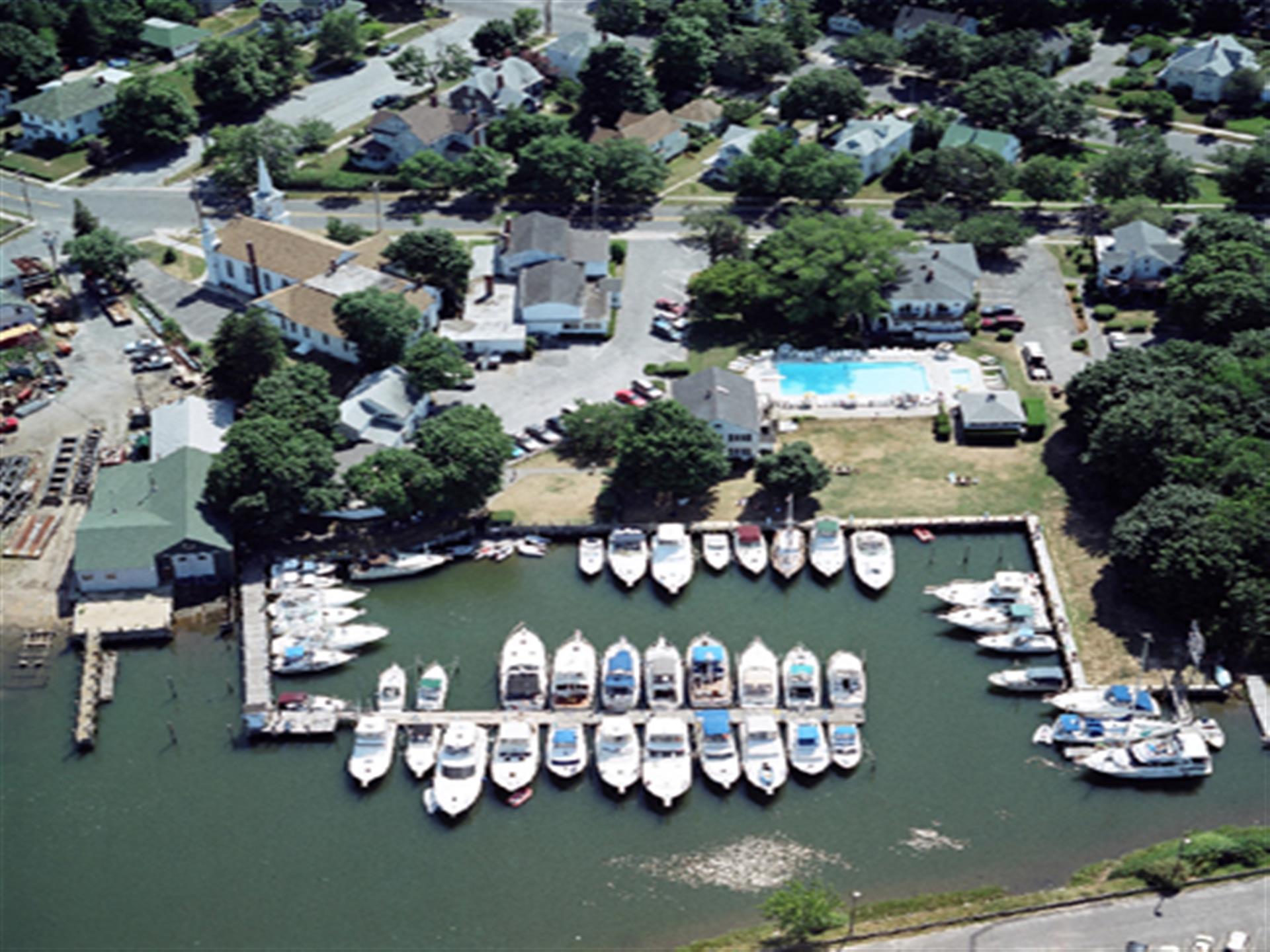 Townsend Manor Inn: A charming historic waterfront Inn and Marina