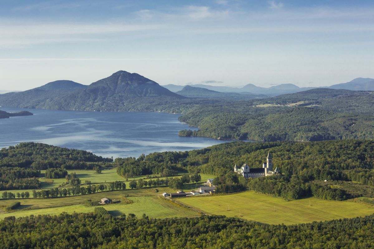 Tours in Canada – Three Pines Tour