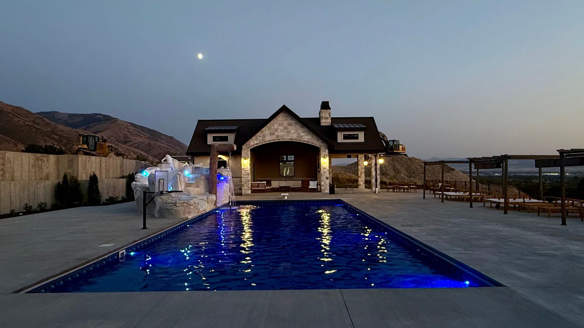 Custom Pools & Spas | Lakeview Pool and Spas
