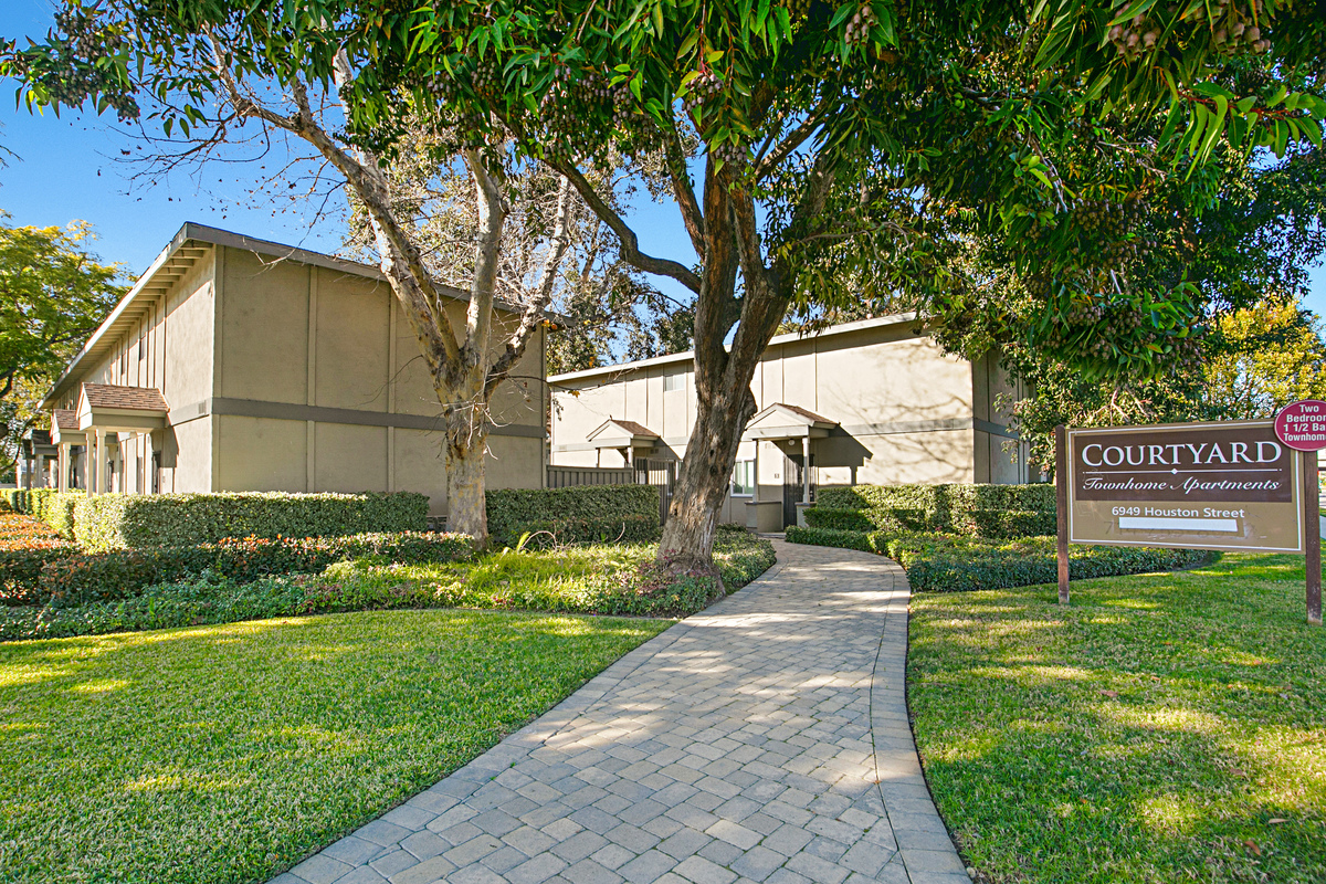 Courtyard Townhome Apartments - Property Details