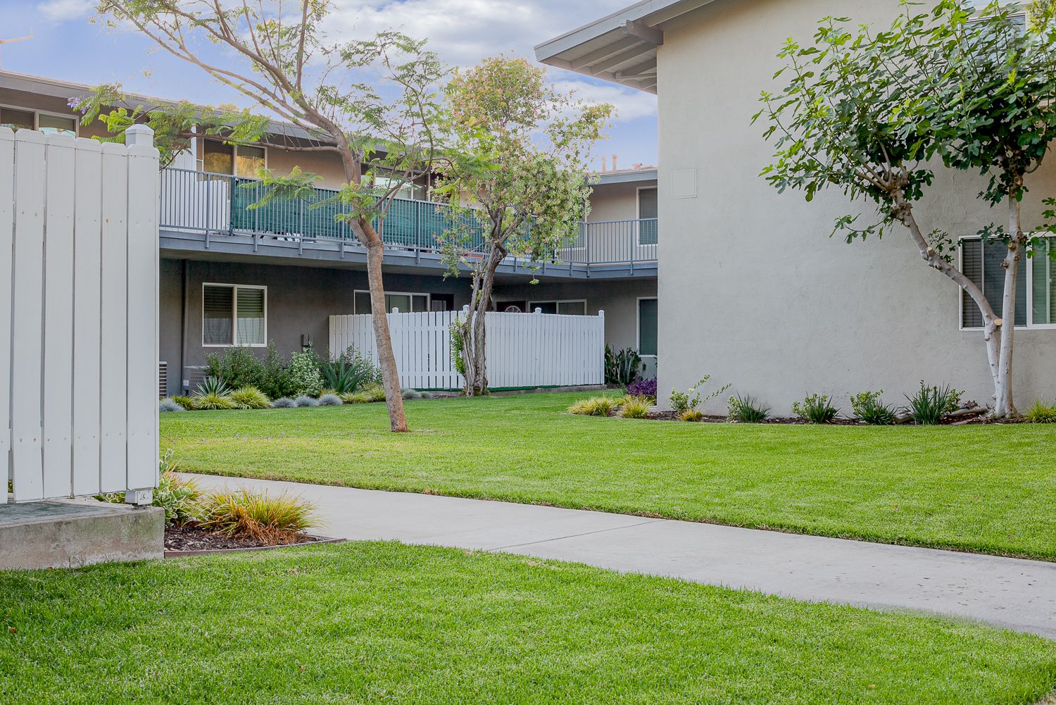 Gallery | Park Del Amo | Lakewood, CA