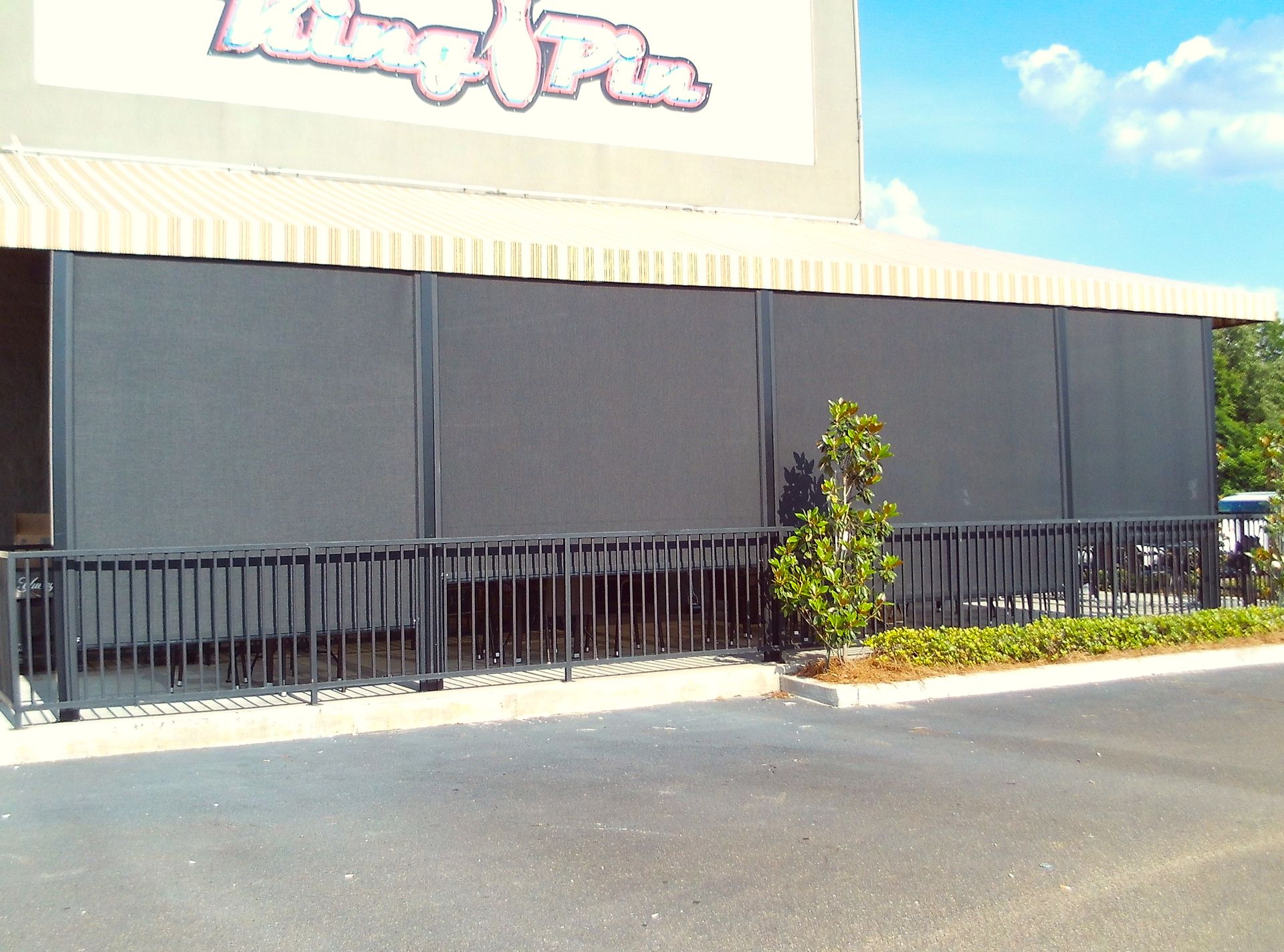 Motorized Roll Screens | Jackson, MS | French Awning an Screen Co
