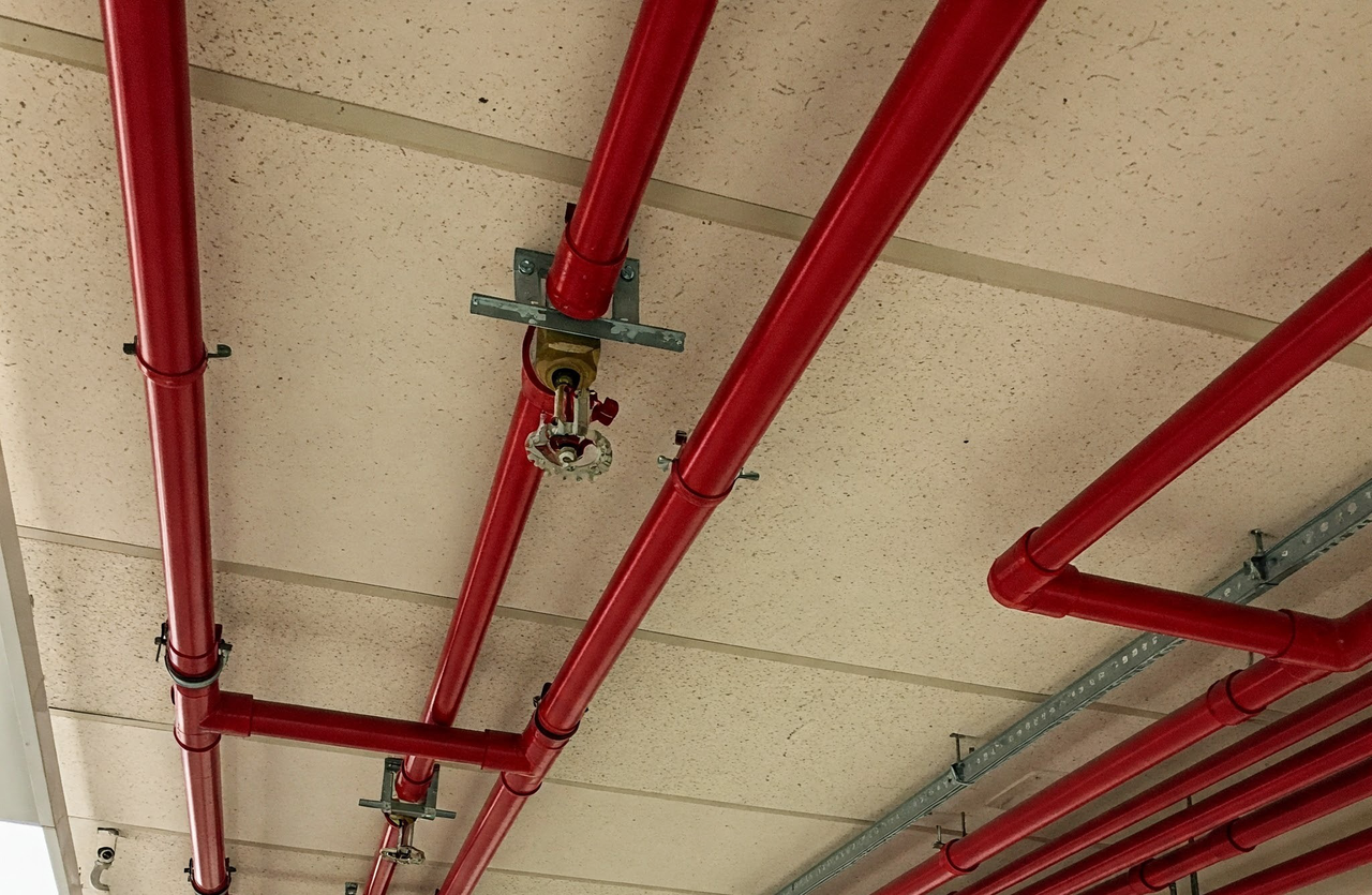 Material Fire Sprinkler System: PVC, Tembaga, atau Baja?