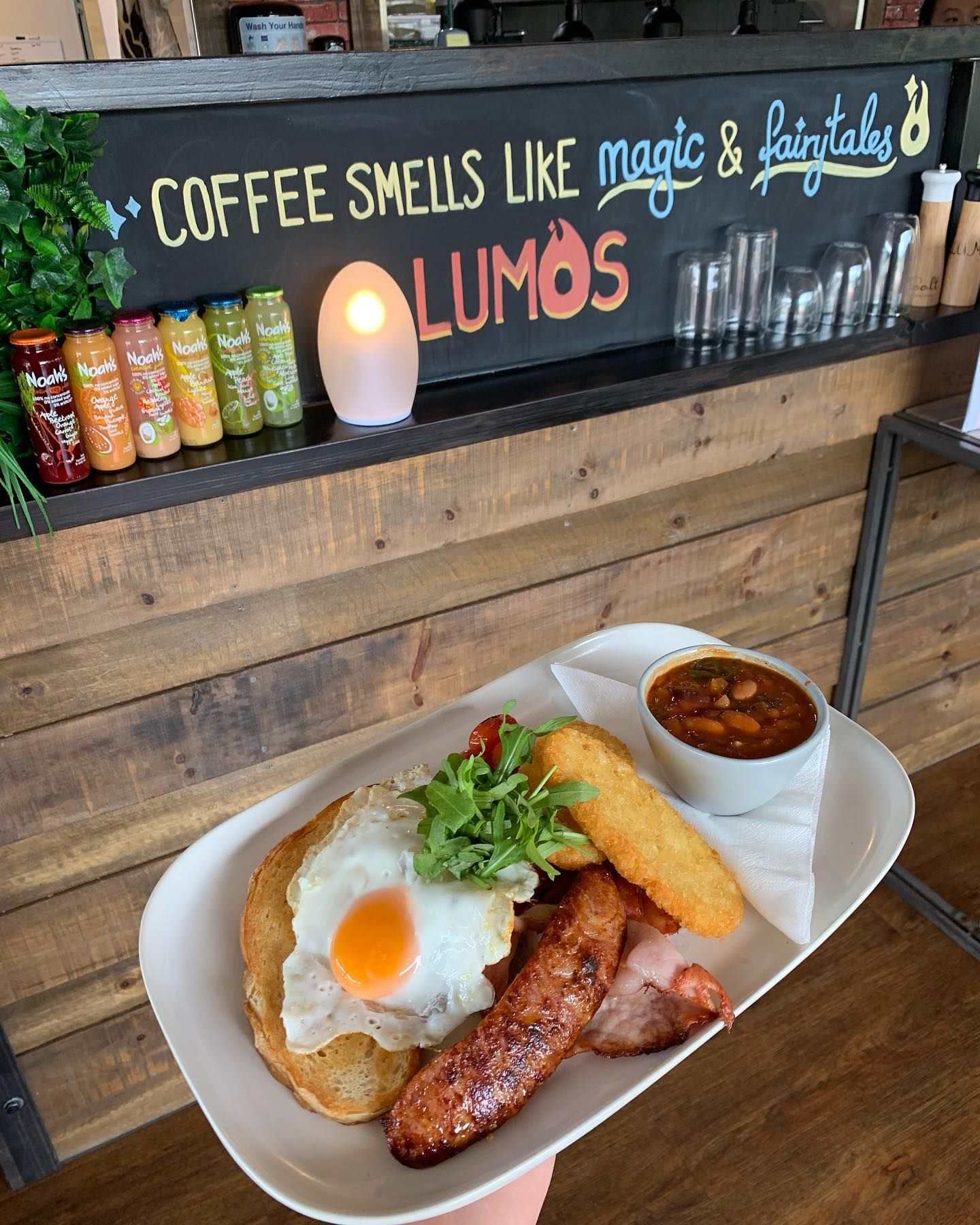 Lumos Café & Restaurant | Café in Cannonvale