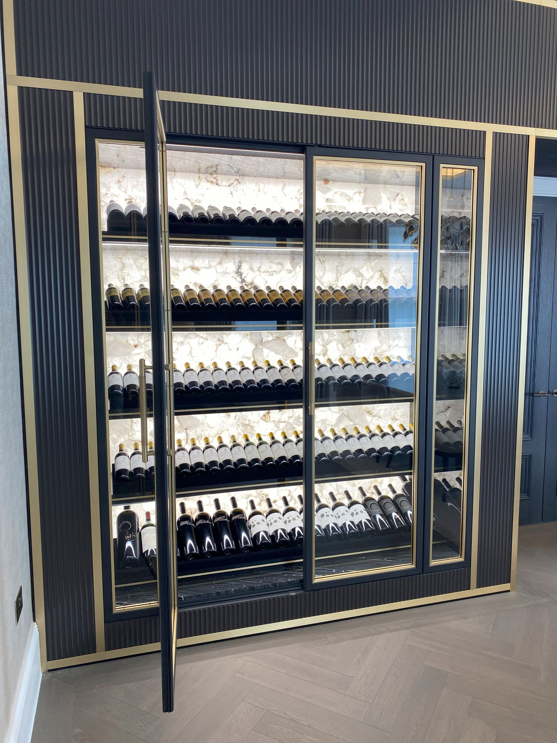 Luxury temperature controlled wine storage VINOMAGNA