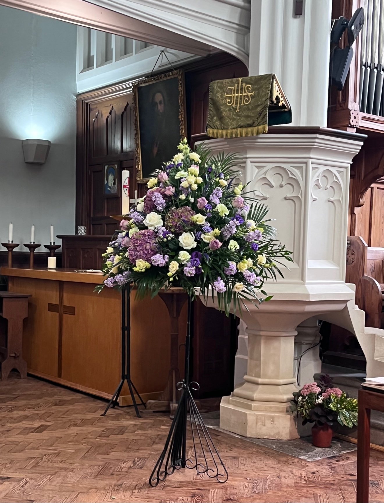 Flower arrangements for funeral displays in Bristol