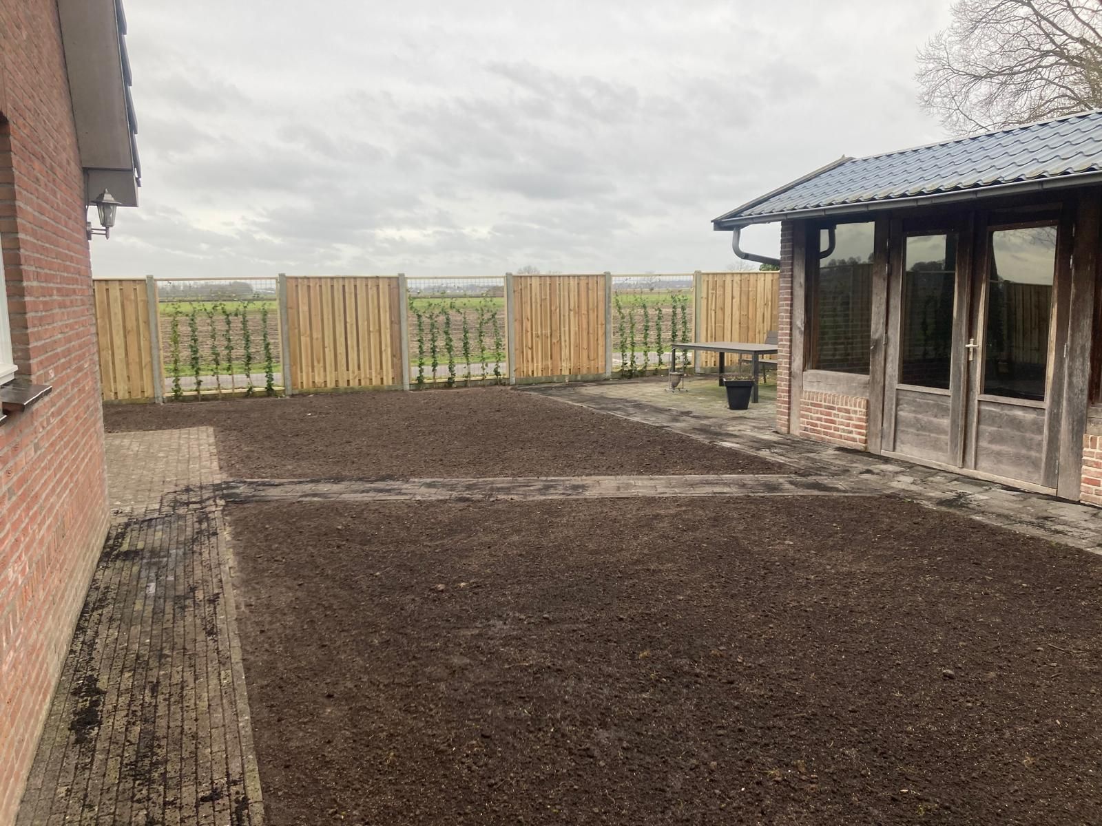 Plaatsen schutting Westerhaar - Schuldink Groentechniek