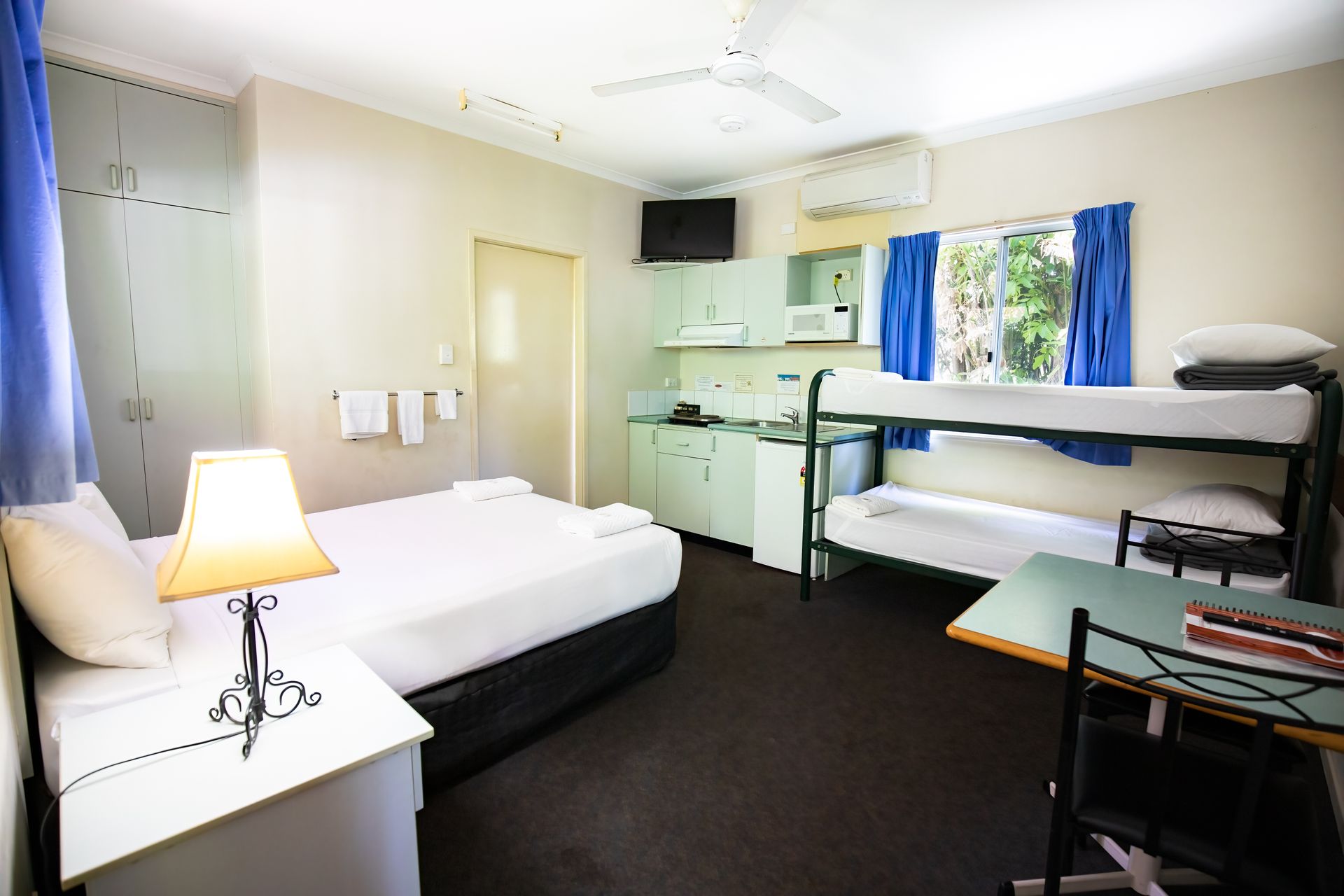 Stay | Knotts Crossing Resort - Stay, Dine, Meetings & Events