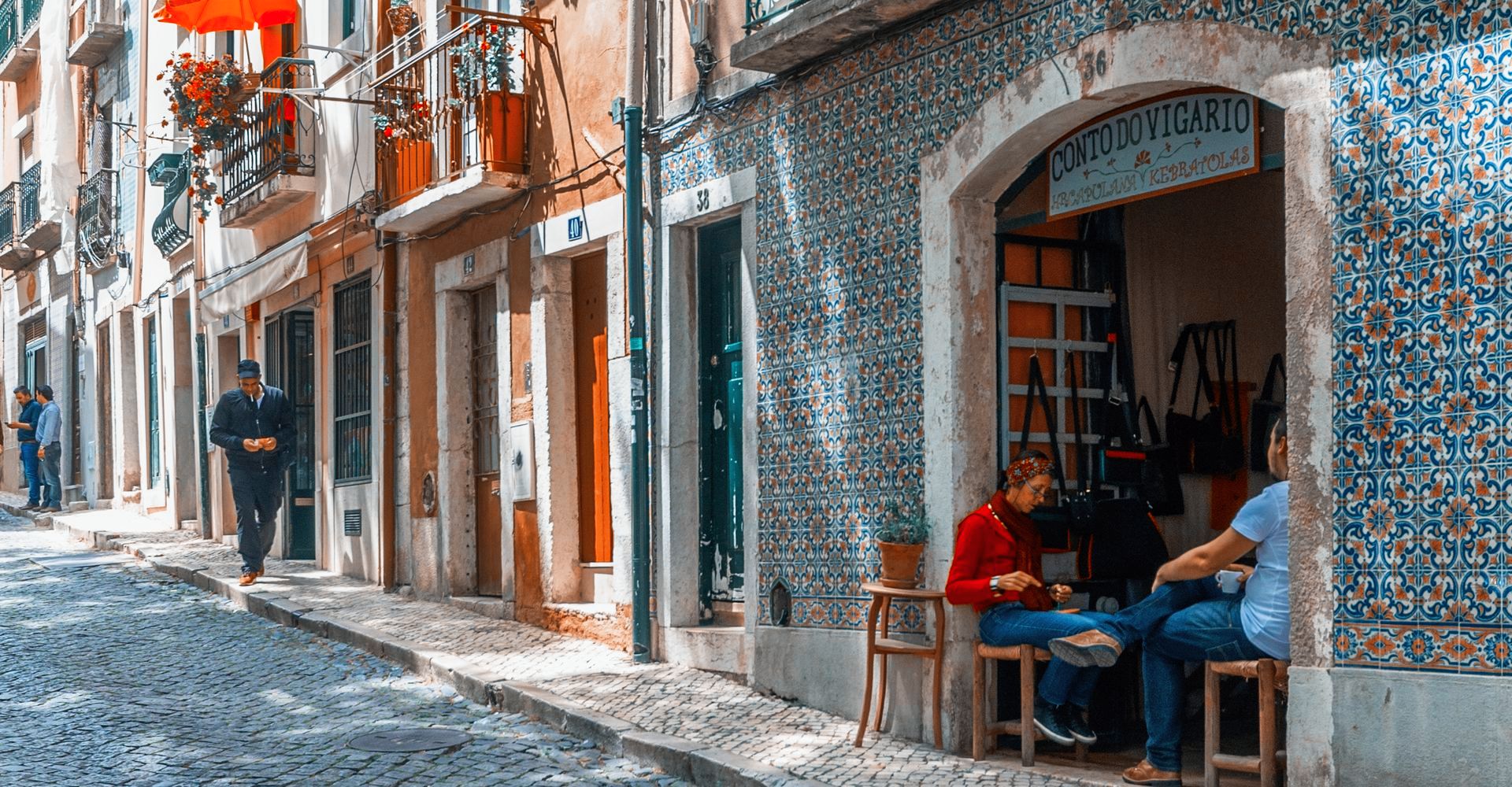 Fado in Lisbon: History, Styles, Singers, Listening Spots
