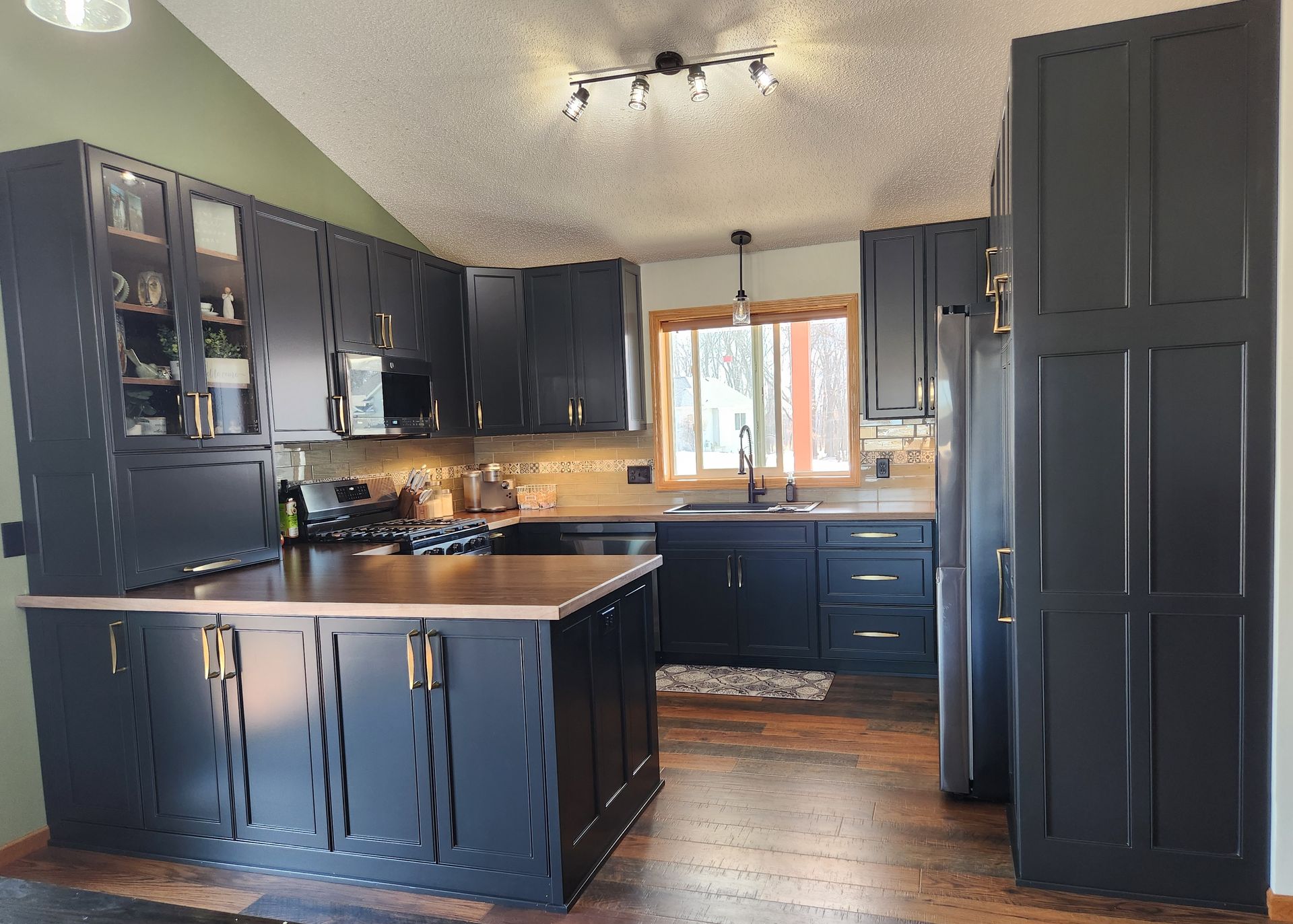 Modern Black Kitchen With Gold Hardware (Casa Collection)