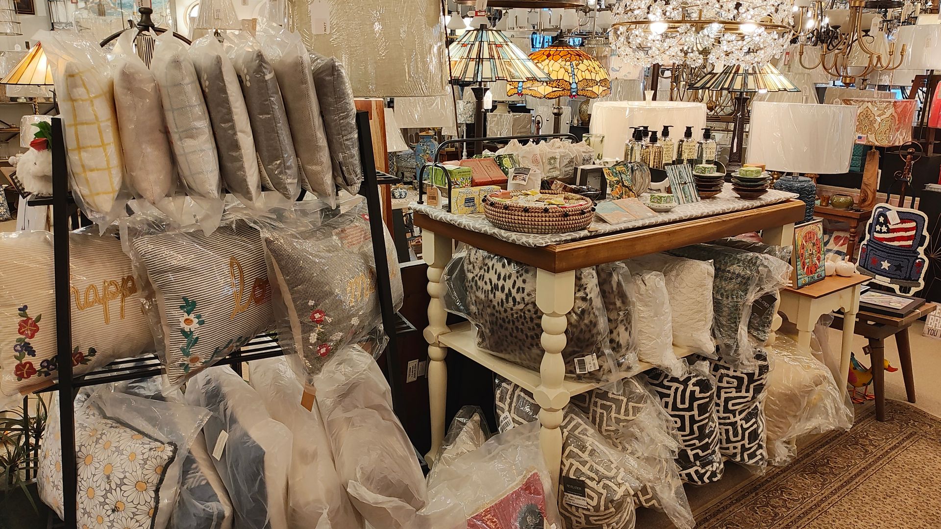 Take a Virtual Tour of Our Showroom | Avon Lighting