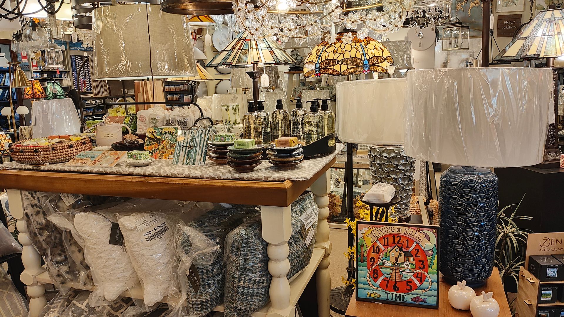 Take a Virtual Tour of Our Showroom | Avon Lighting
