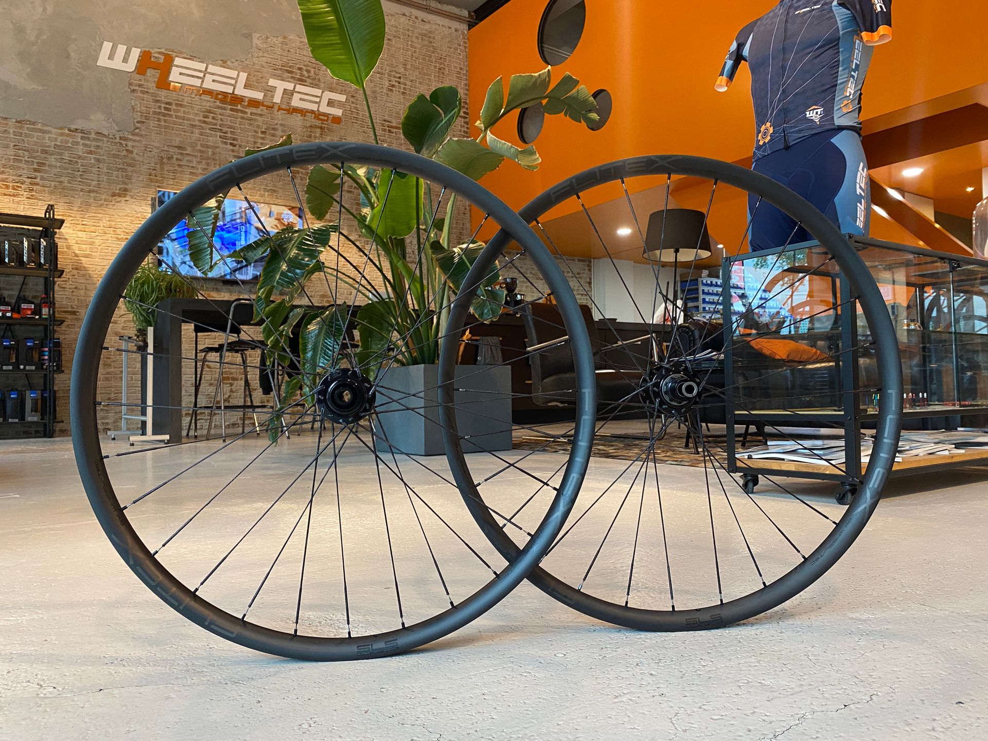 WHEEL-TEC - precision custom handbuilt wheels