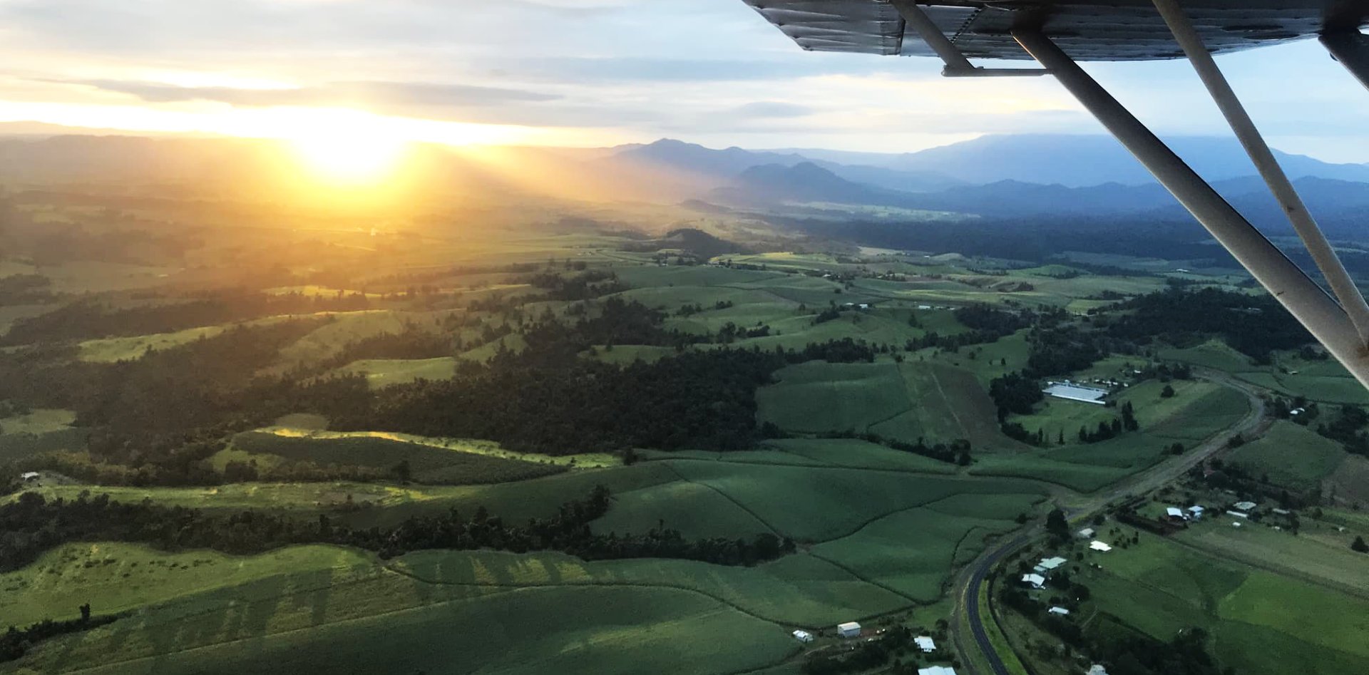 Training, Scenic & Charter Flights | Bob Harris Flying School