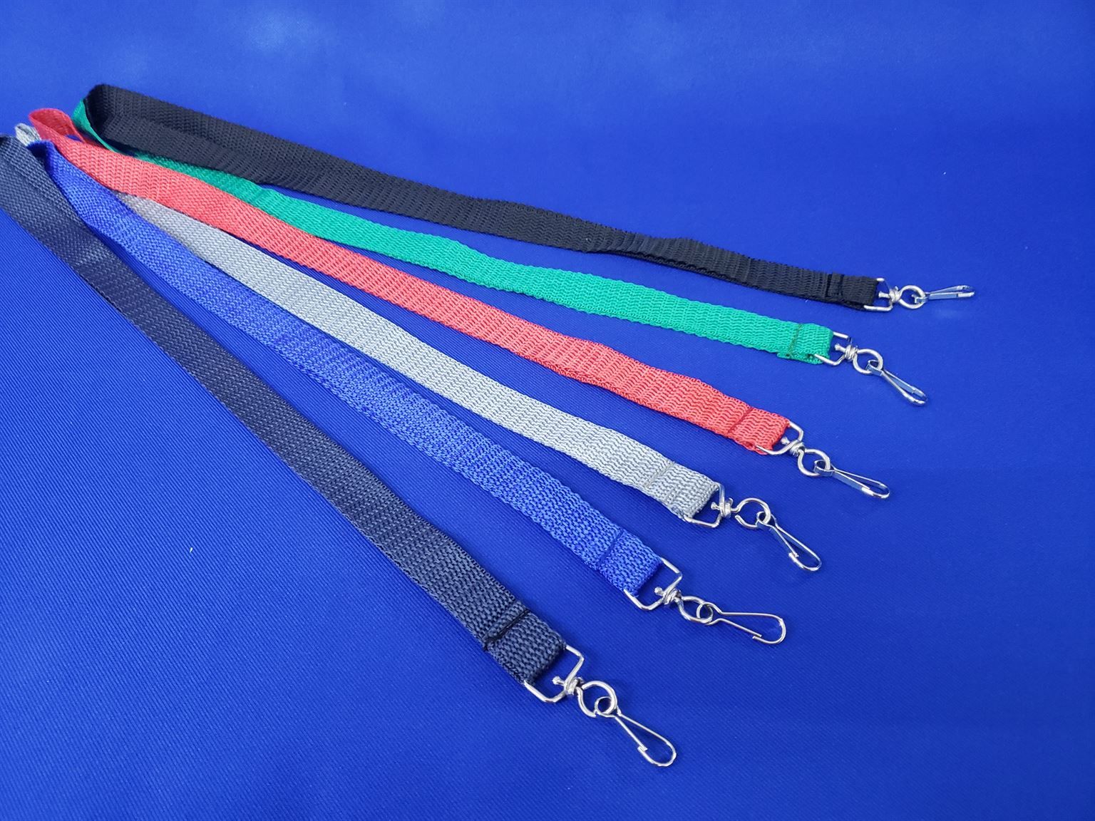 Broche caimán, yoyo elástico, cordón para gafete