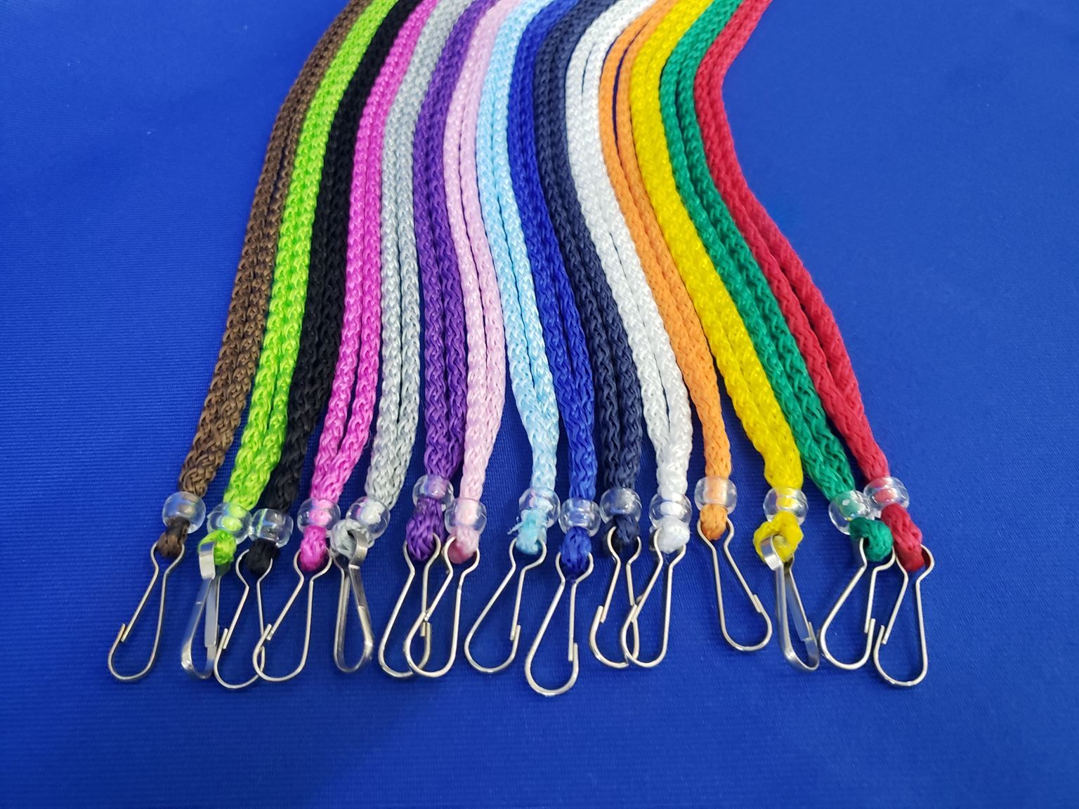 Broche caimán, yoyo elástico, cordón para gafete