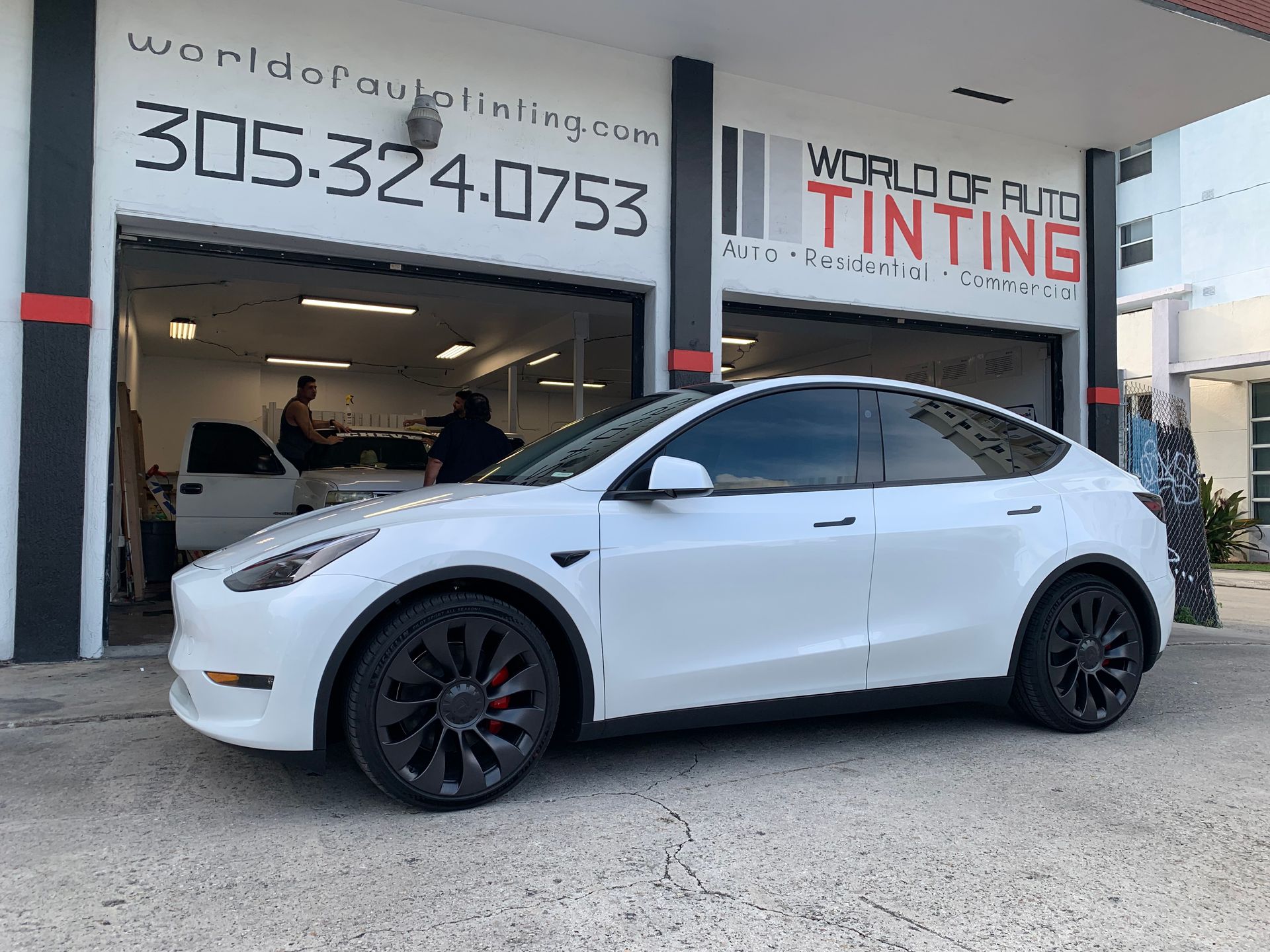Why Ceramic Window Tinting Is Ideal for Miami Driving