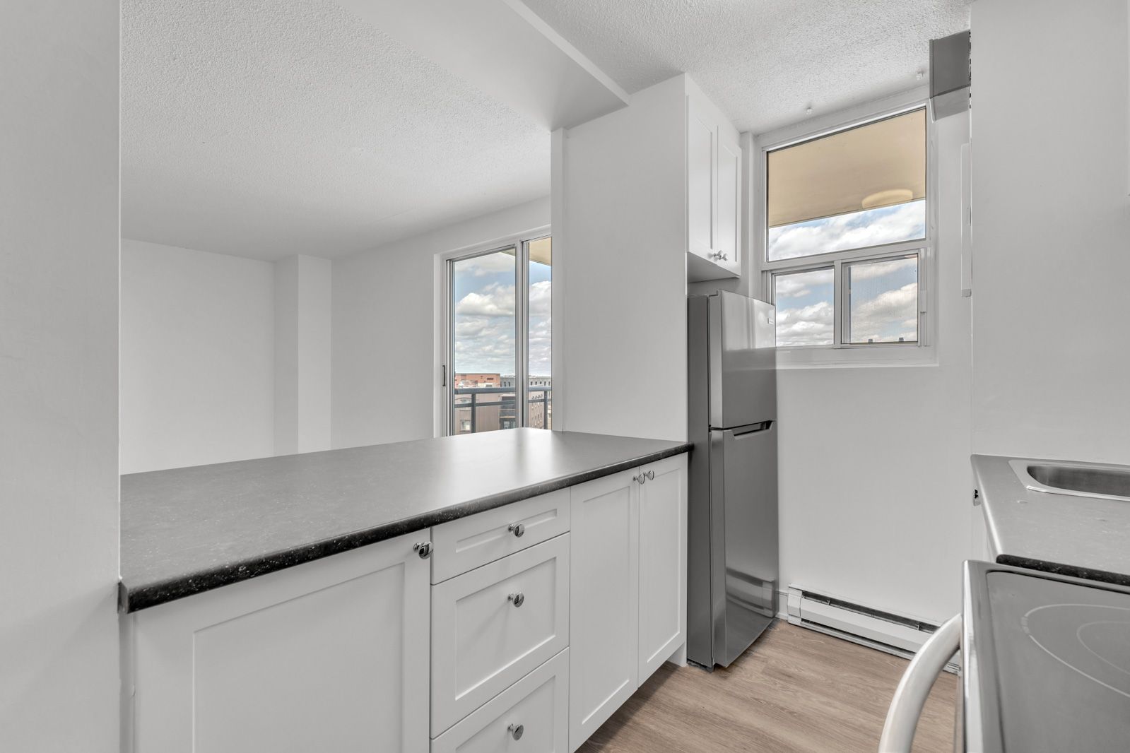 Bachelor & 1 Bedroom Apartments | Park Regency