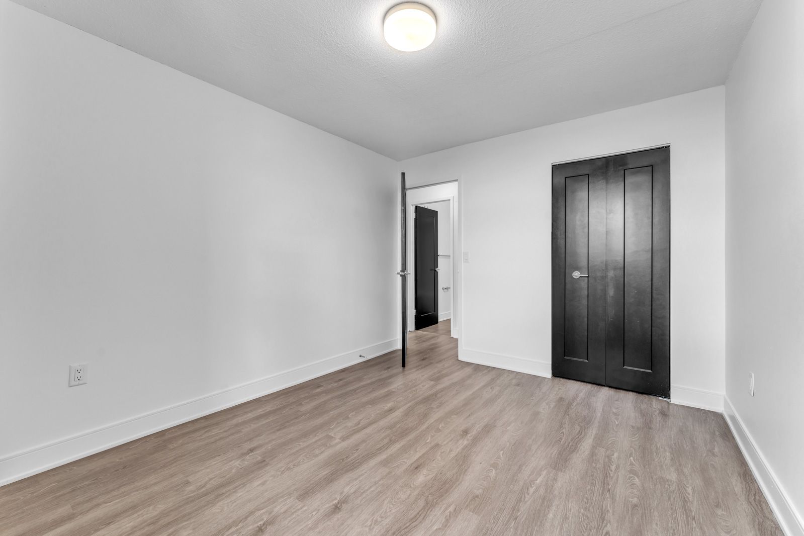 Bachelor & 1 Bedroom Apartments | Park Regency