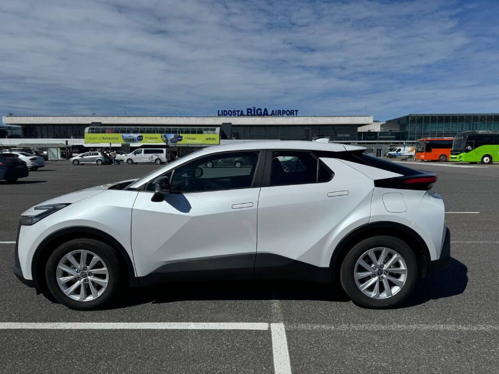 Toyota CHR Hybrid, Автомат, 2024 - от 43€/ день, арендуя машину в ...