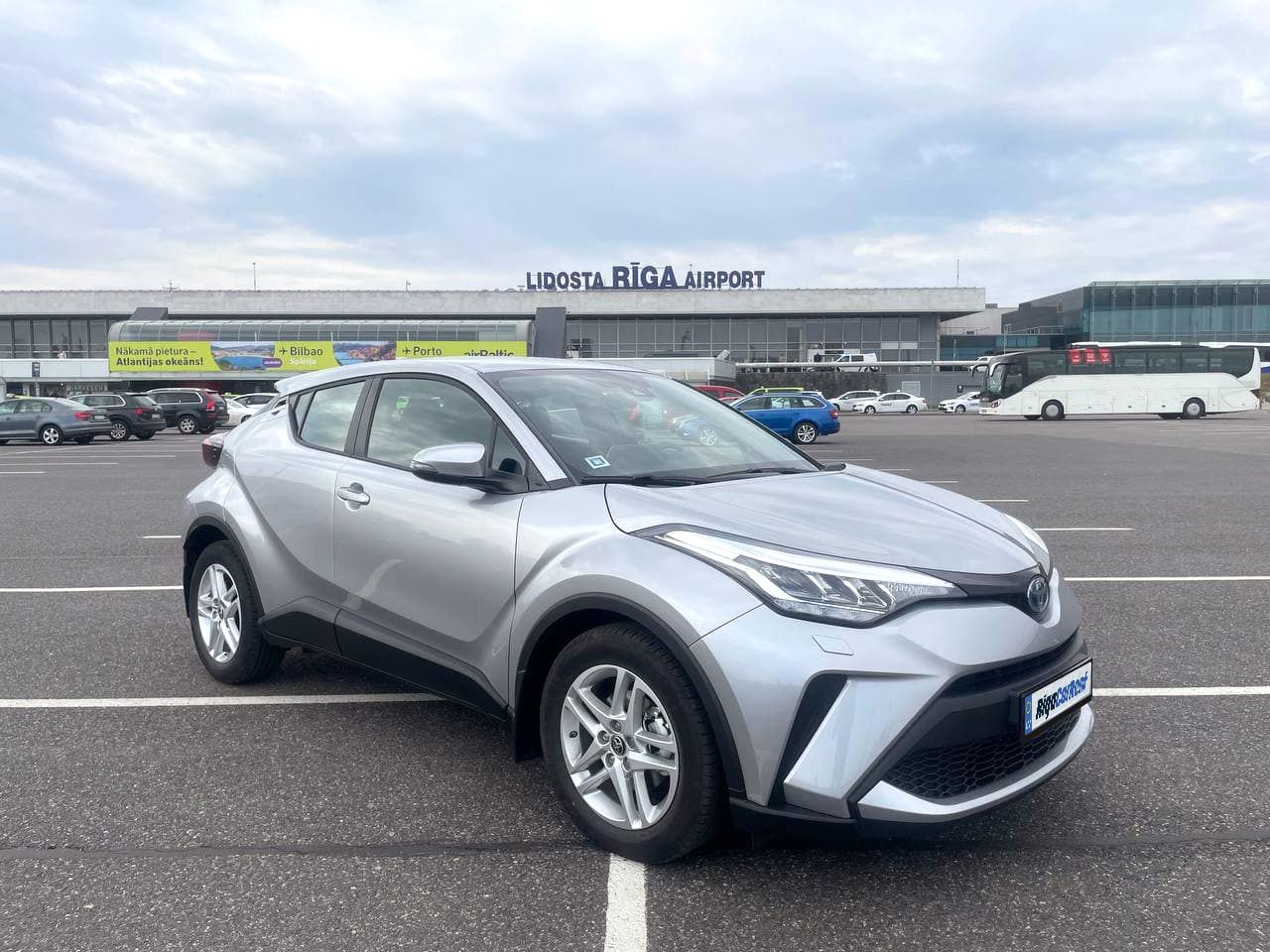 Toyota CHR Hybrid, 2023 Automāts | No 30€ / dienā | Auto noma lidostā