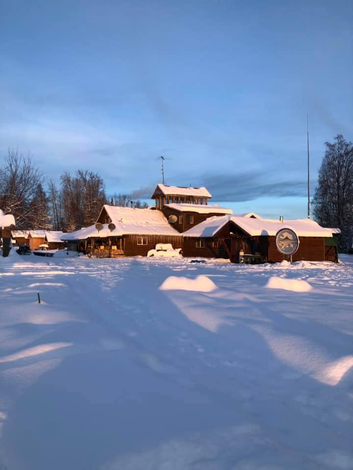 Alaska Fishing Lodge on Lake Creek | McDougall Lodge