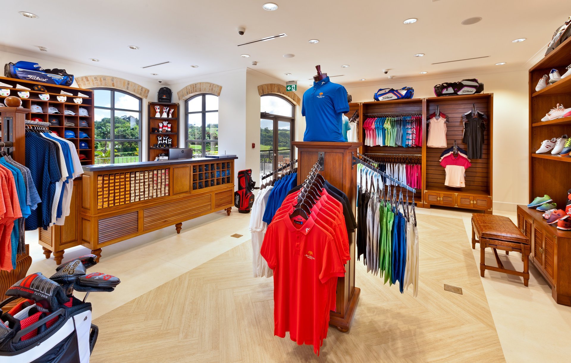 Pro Golf Shop Fixtures | Bauer International