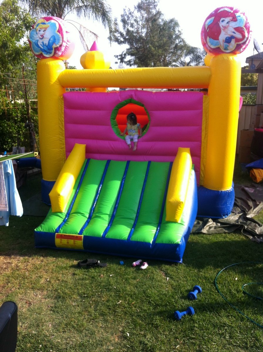 www.jumpingcastlehirensw.com.au