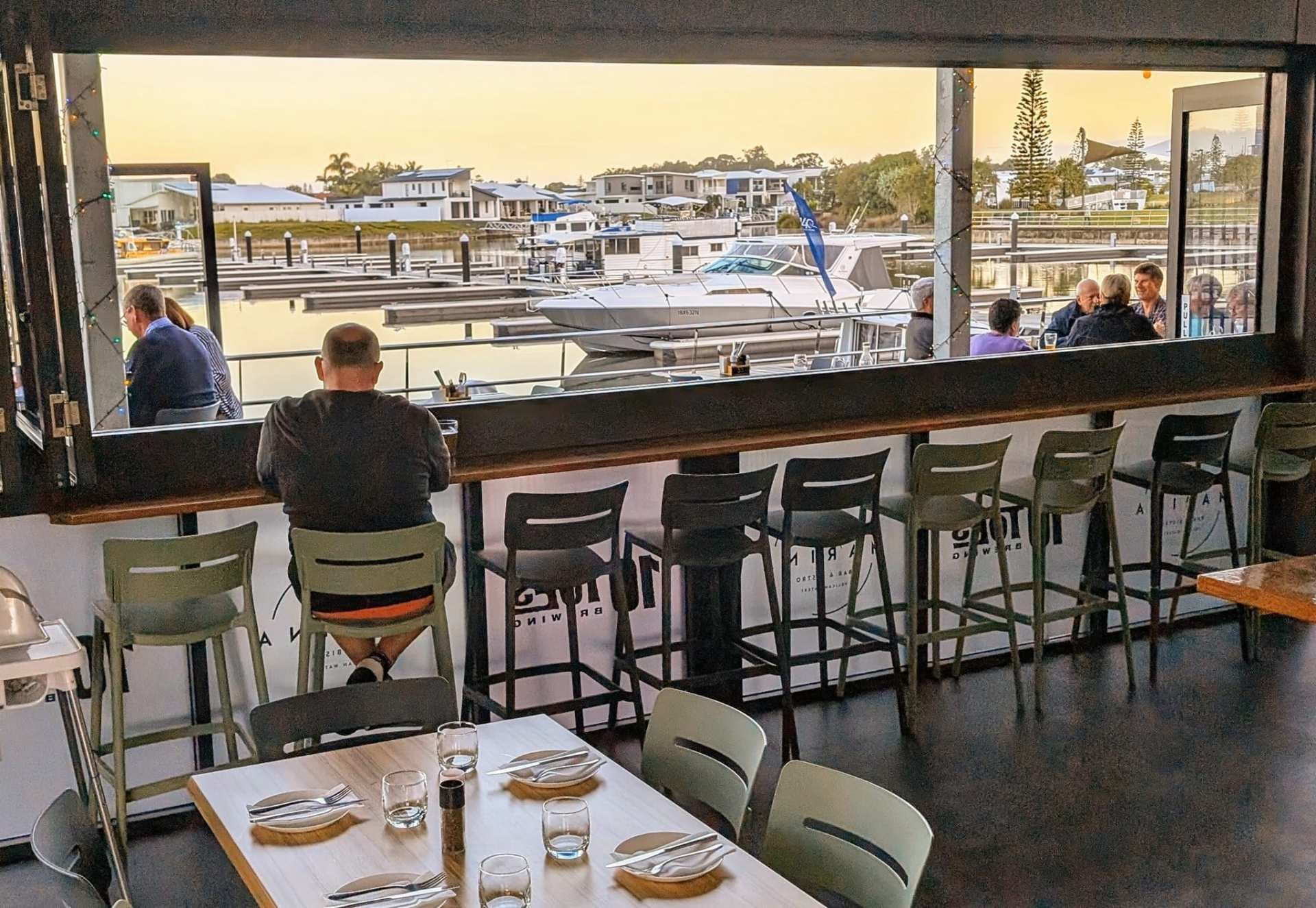 Dining Experience and Delectable Food in Pelican Waters